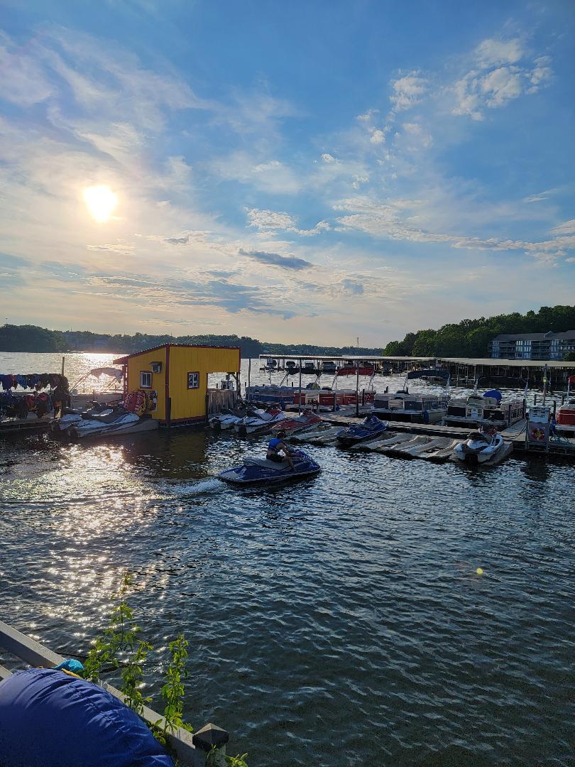 Dirty Duck Boat Rentals : Lake of the Ozarks