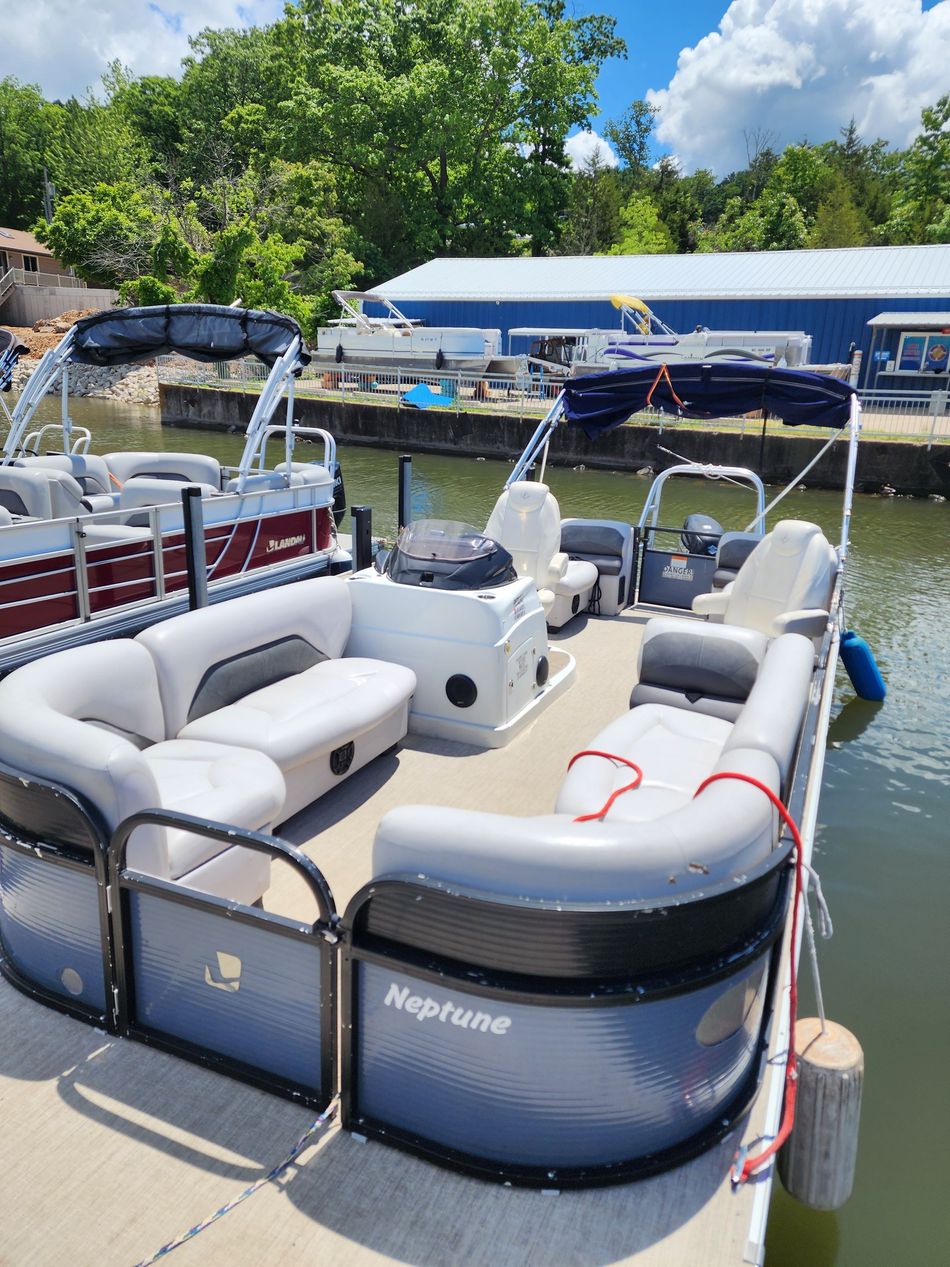 Dirty Duck Boat Rentals : Lake of the Ozarks