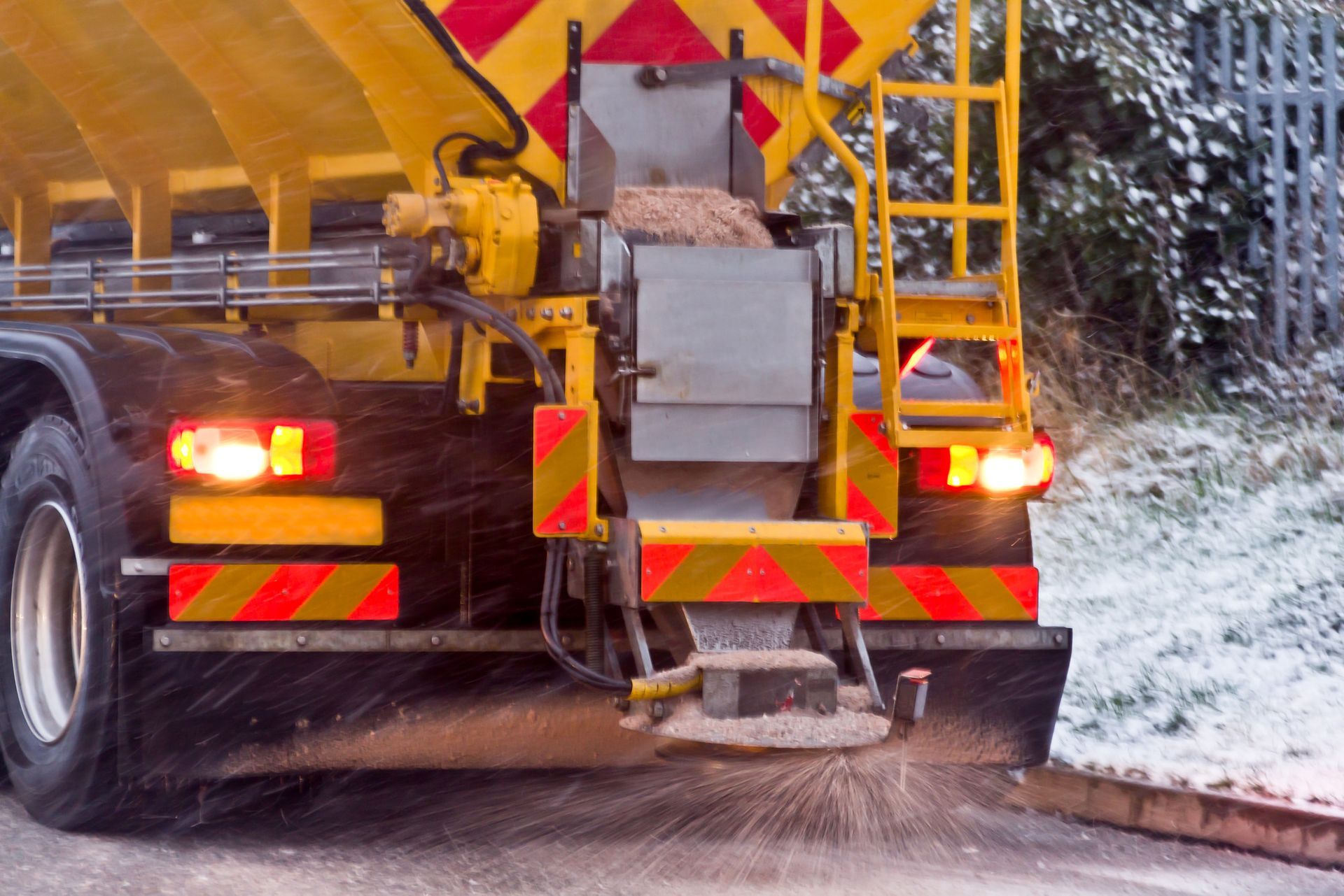 A Guide to Gritting: What is Road Gritting and Why Is It So Important?