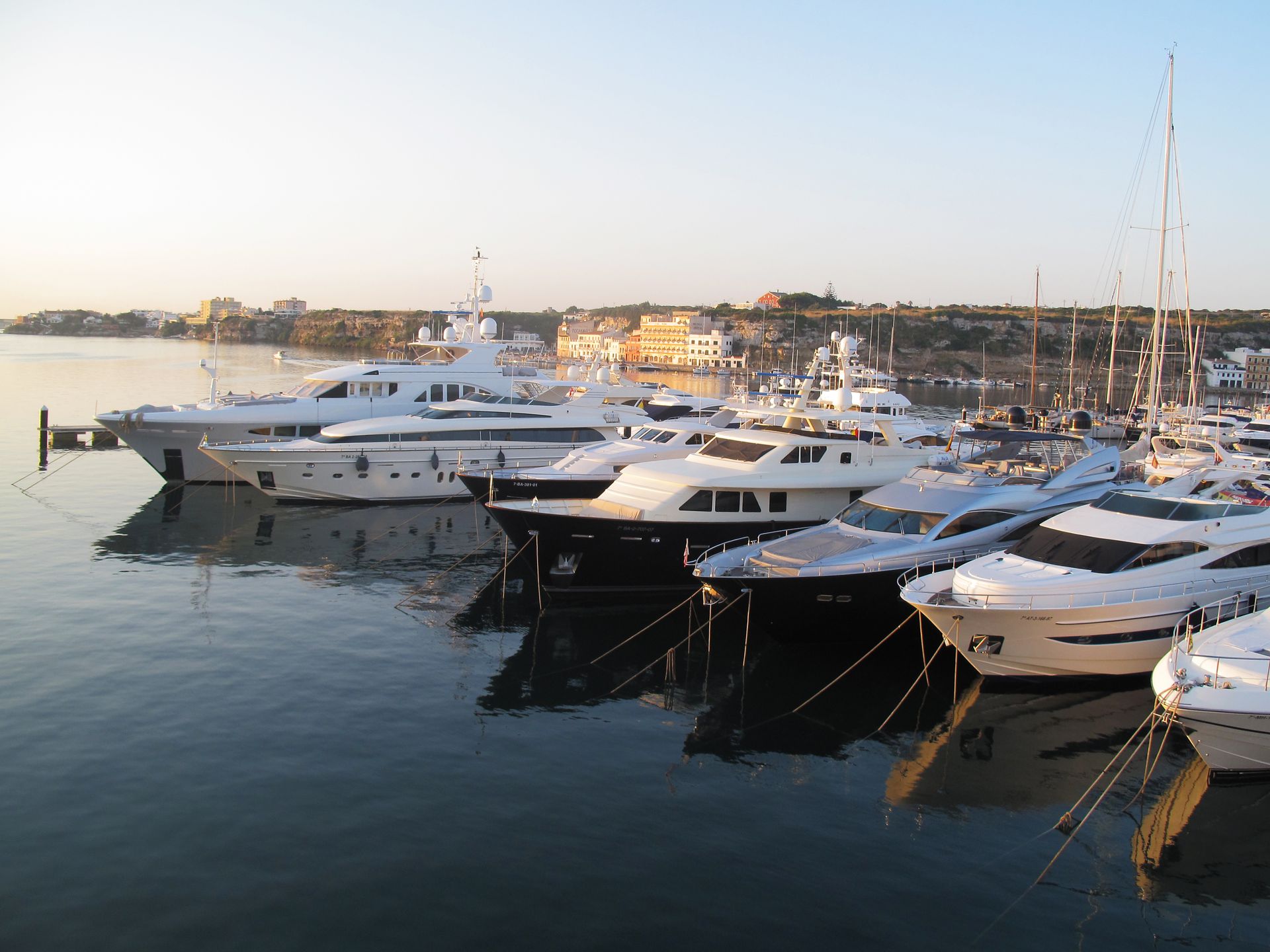 Discover the beauty of the renewed Marina Port Mahon