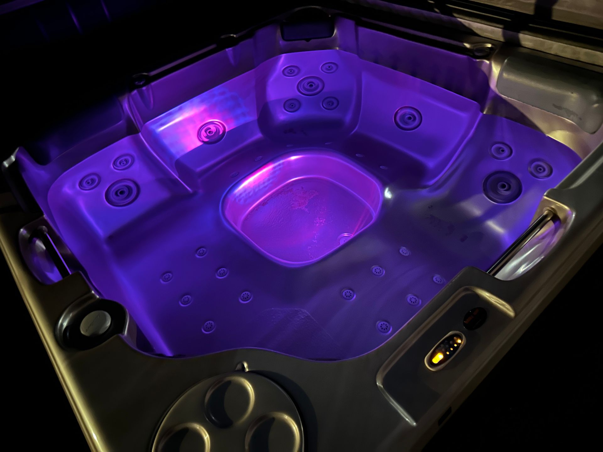 5 Person Spas | Tenambit, NSW | Bubbly Spas