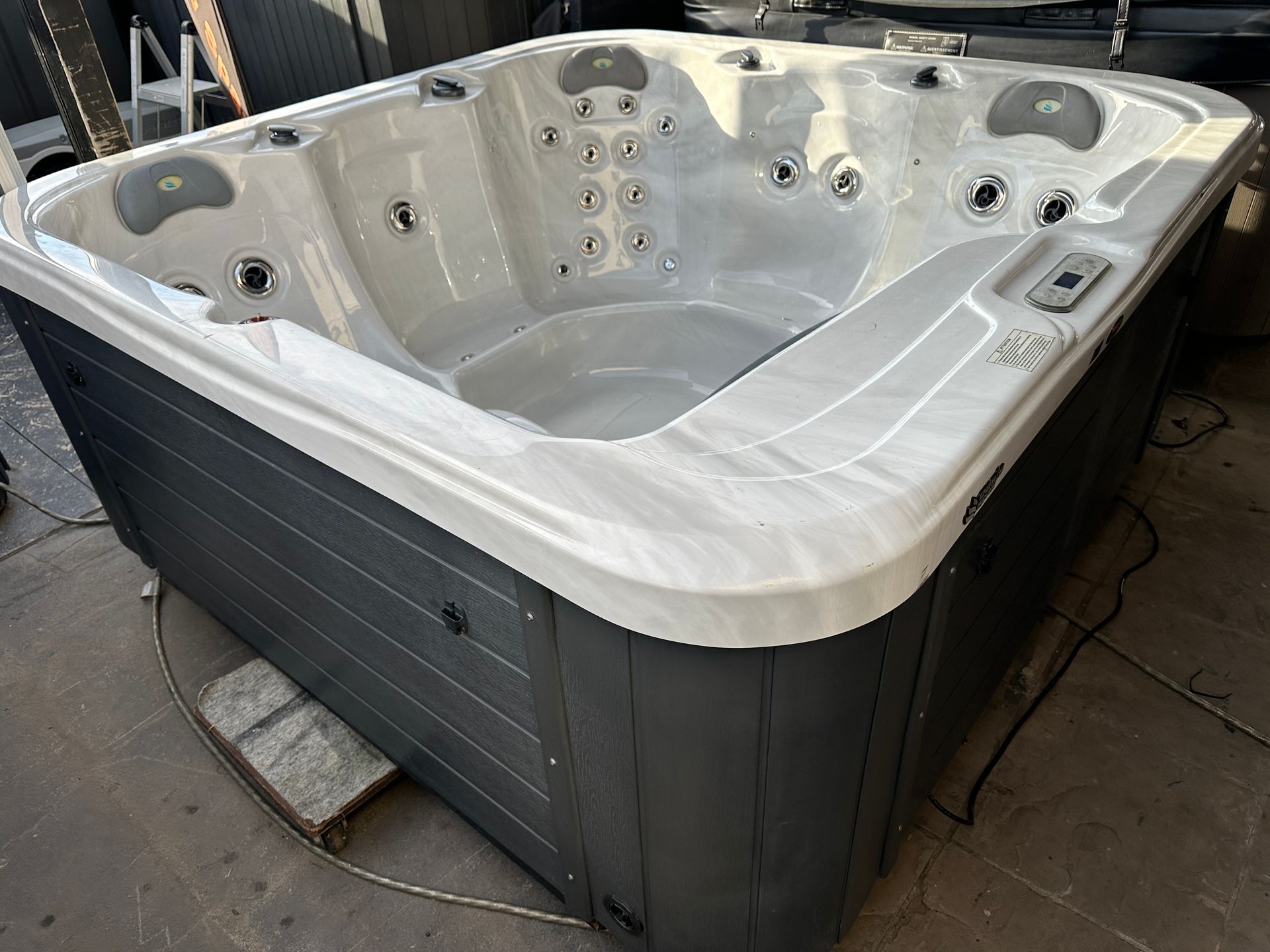 5 Person Spas | Tenambit, NSW | Bubbly Spas