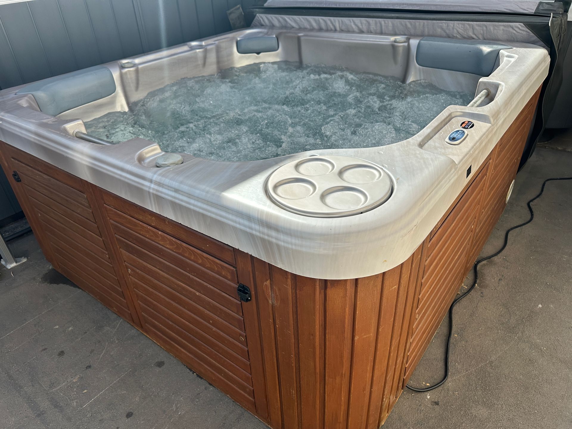 5 Person Spas | Tenambit, NSW | Bubbly Spas