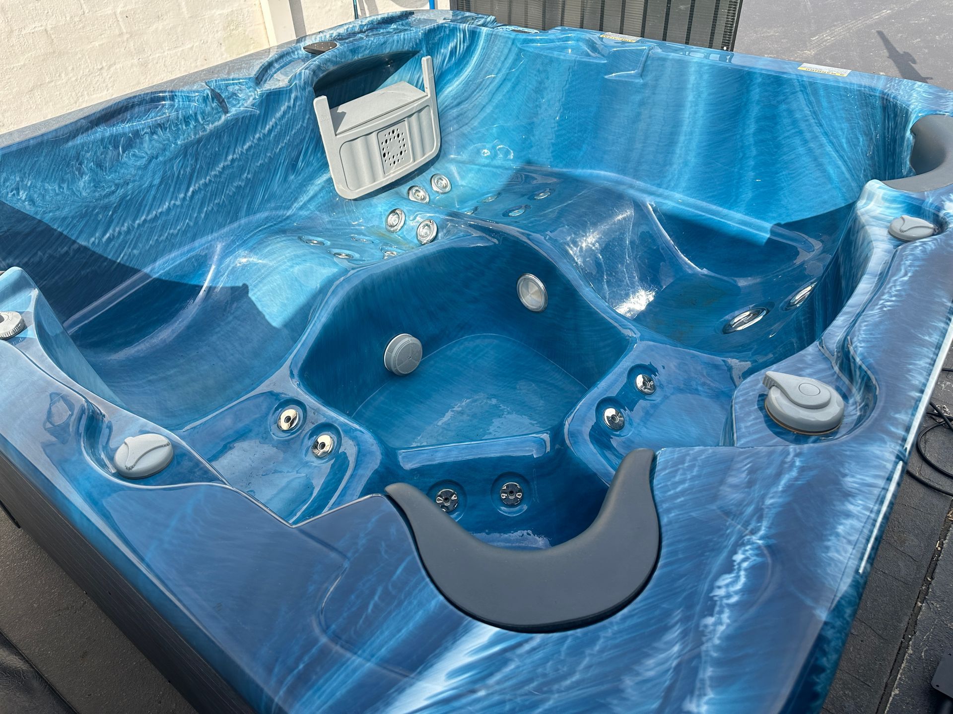 5 Person Spas | Tenambit, NSW | Bubbly Spas