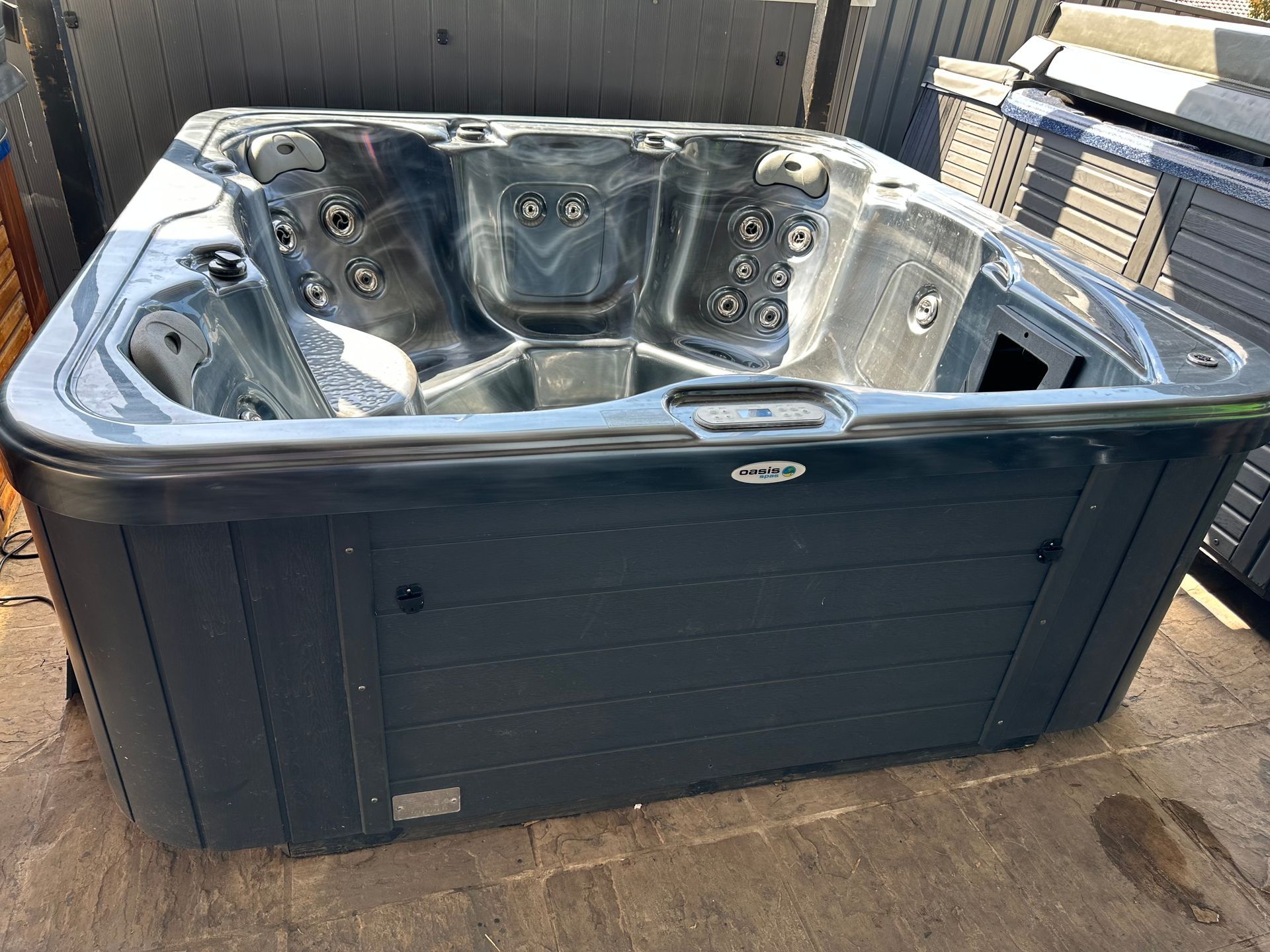 5 Person Spas | Tenambit, NSW | Bubbly Spas