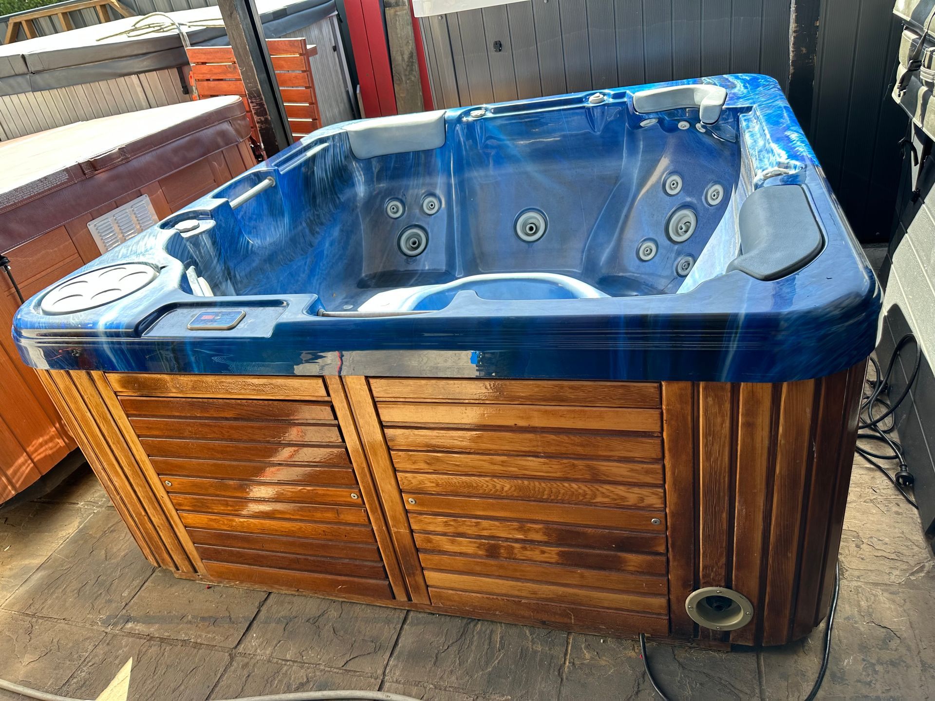 5 Person Spas | Tenambit, NSW | Bubbly Spas