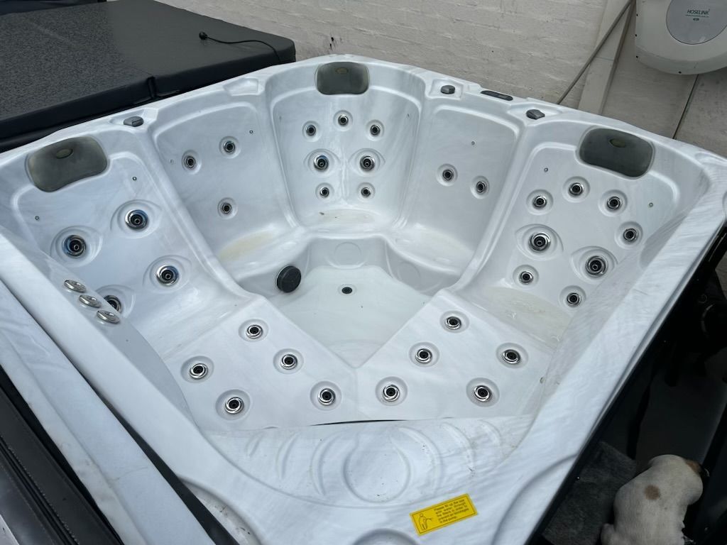 5 Person Spas | Tenambit, NSW | Bubbly Spas