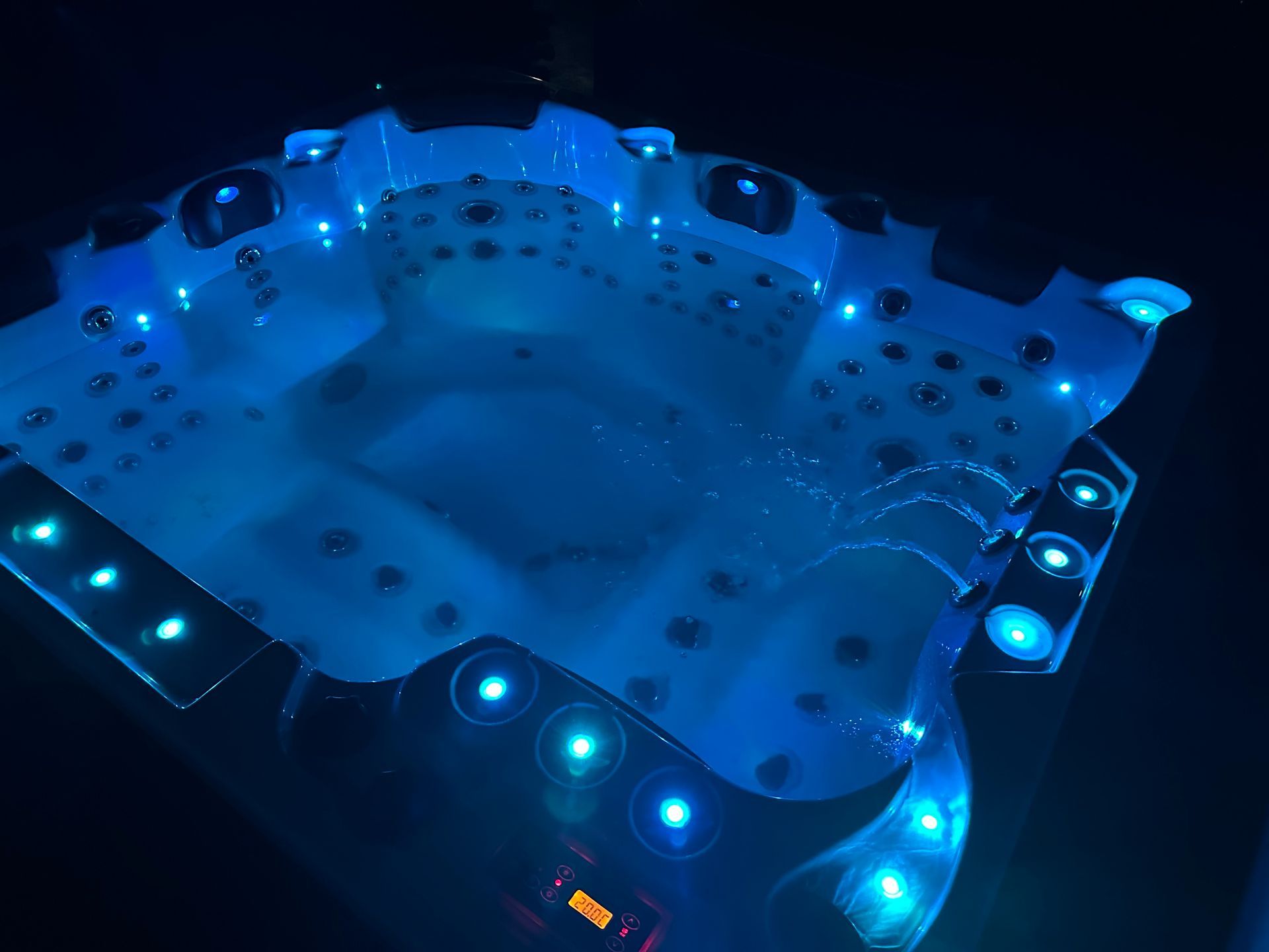 5 Person Spas | Tenambit, NSW | Bubbly Spas