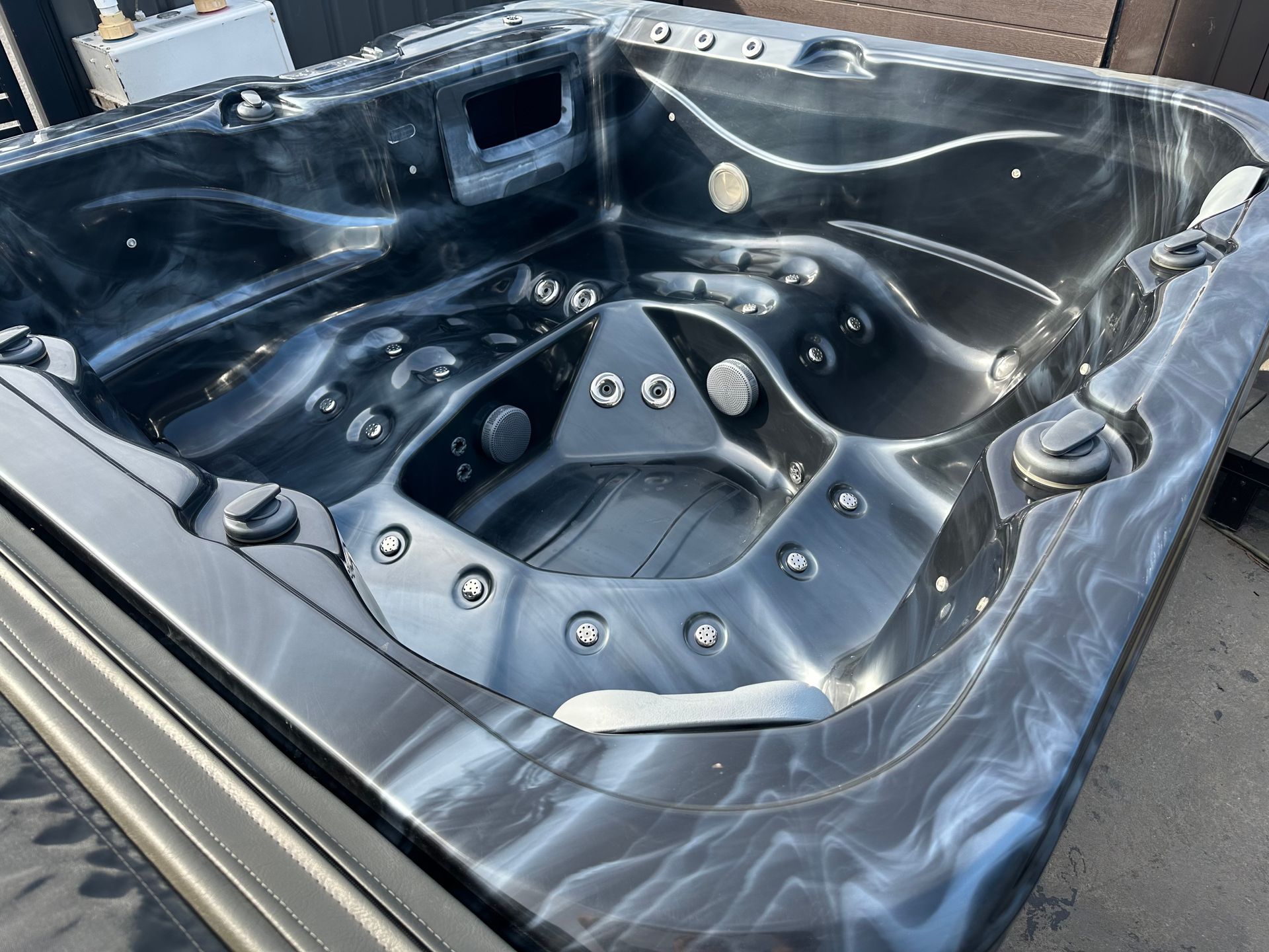 5 Person Spas | Tenambit, NSW | Bubbly Spas