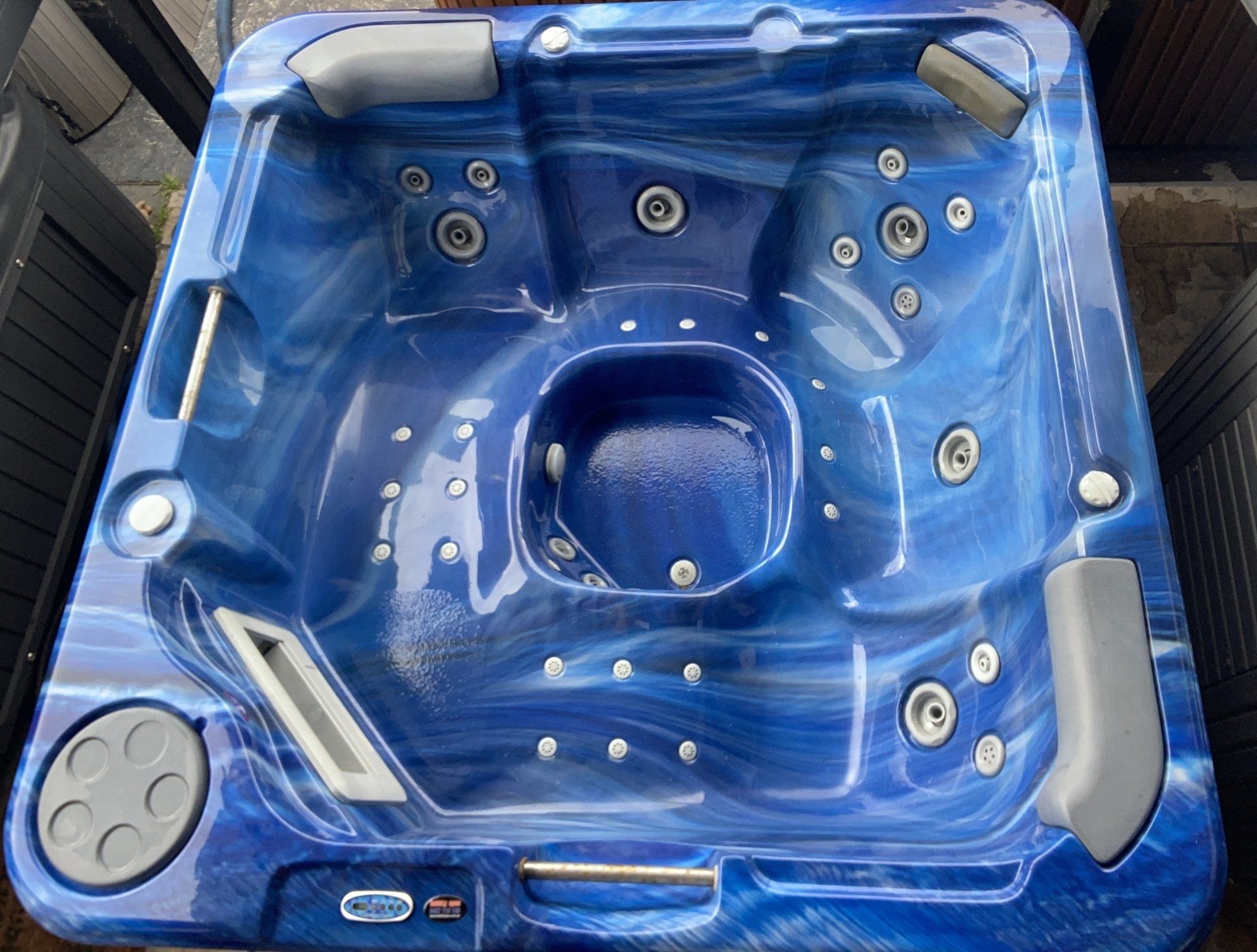 5 Person Spas | Tenambit, NSW | Bubbly Spas