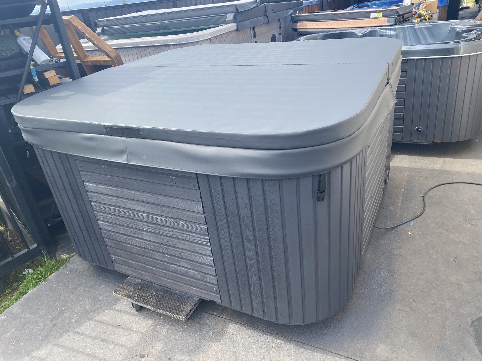 5 Person Spas | Tenambit, NSW | Bubbly Spas