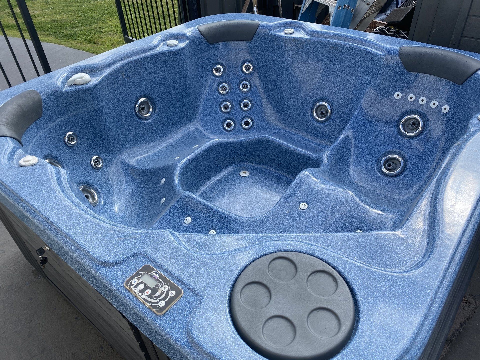 5 Person Spas | Tenambit, NSW | Bubbly Spas