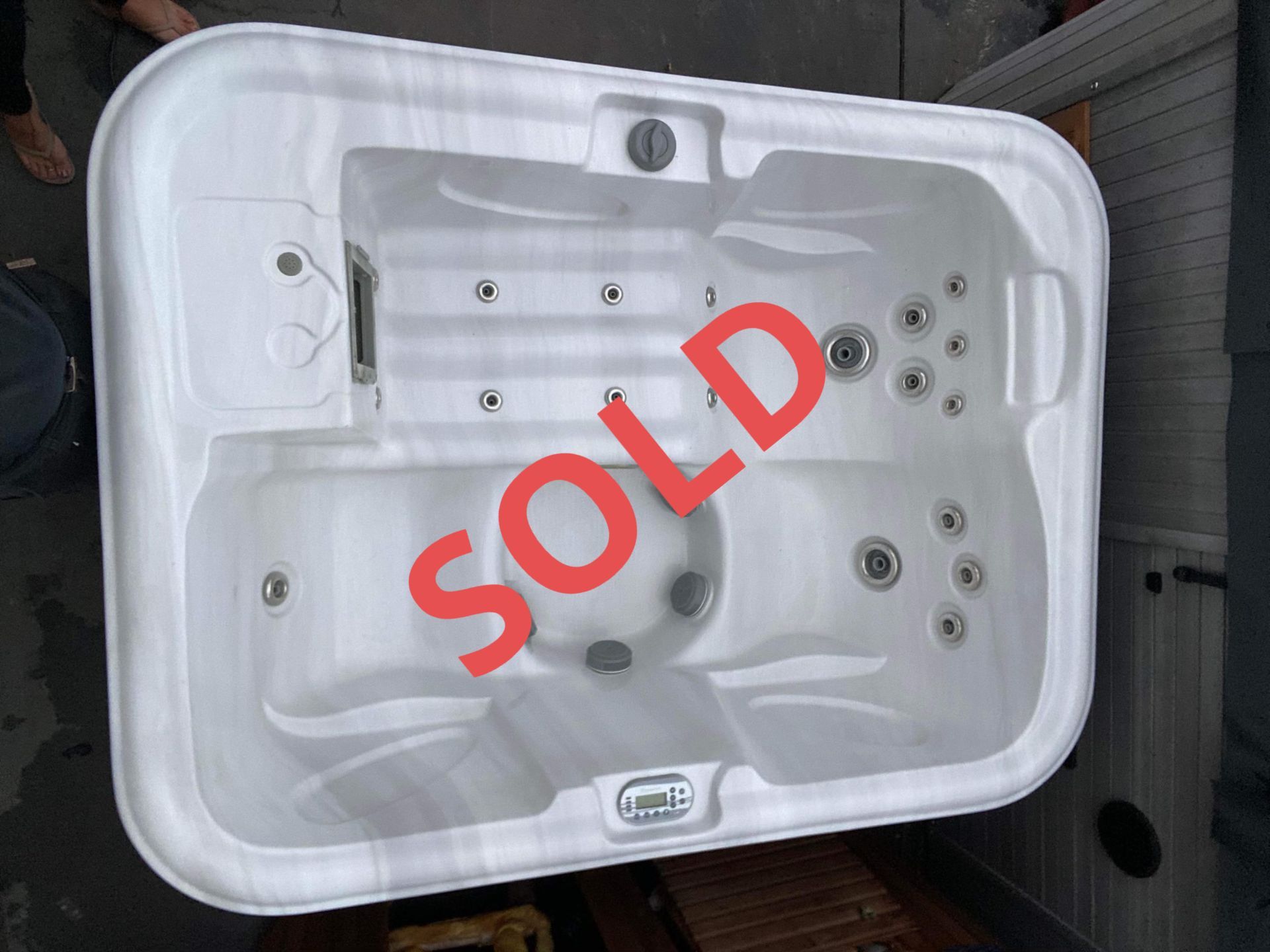 2-4 Person Spas | Tenambit, NSW | Bubbly Spas