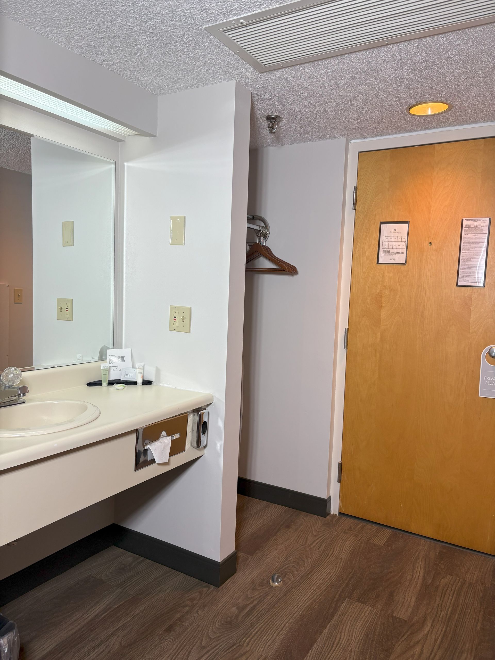 Hotel Rooms | The Northeastland Hotel | Presque Isle, ME