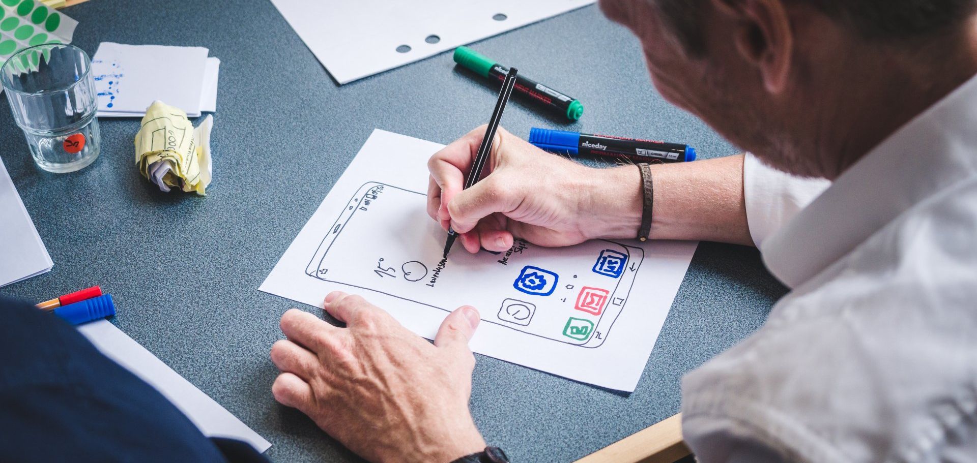 Waarom je logo laten ontwerpen door professionele ontwerpers?