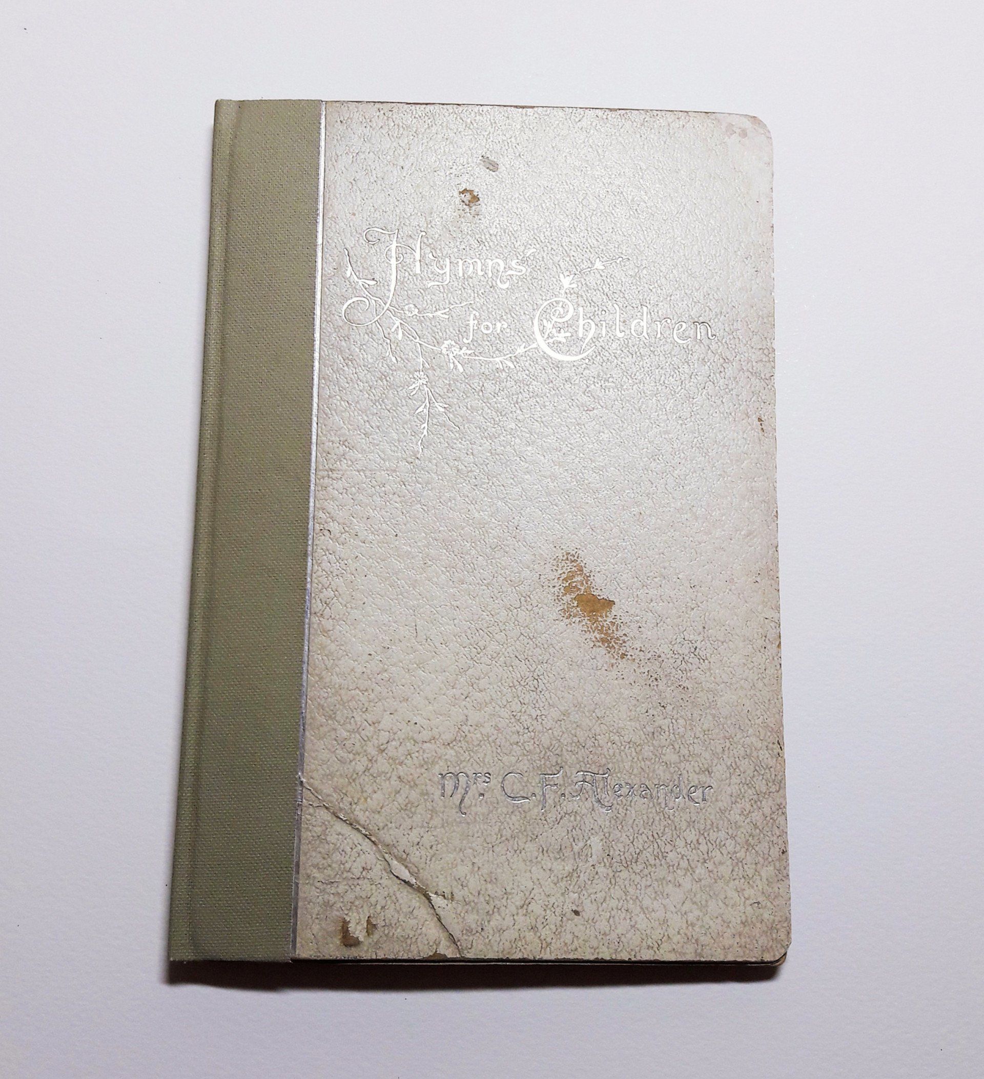 Custom hand bound books with vintage style & sustainability.