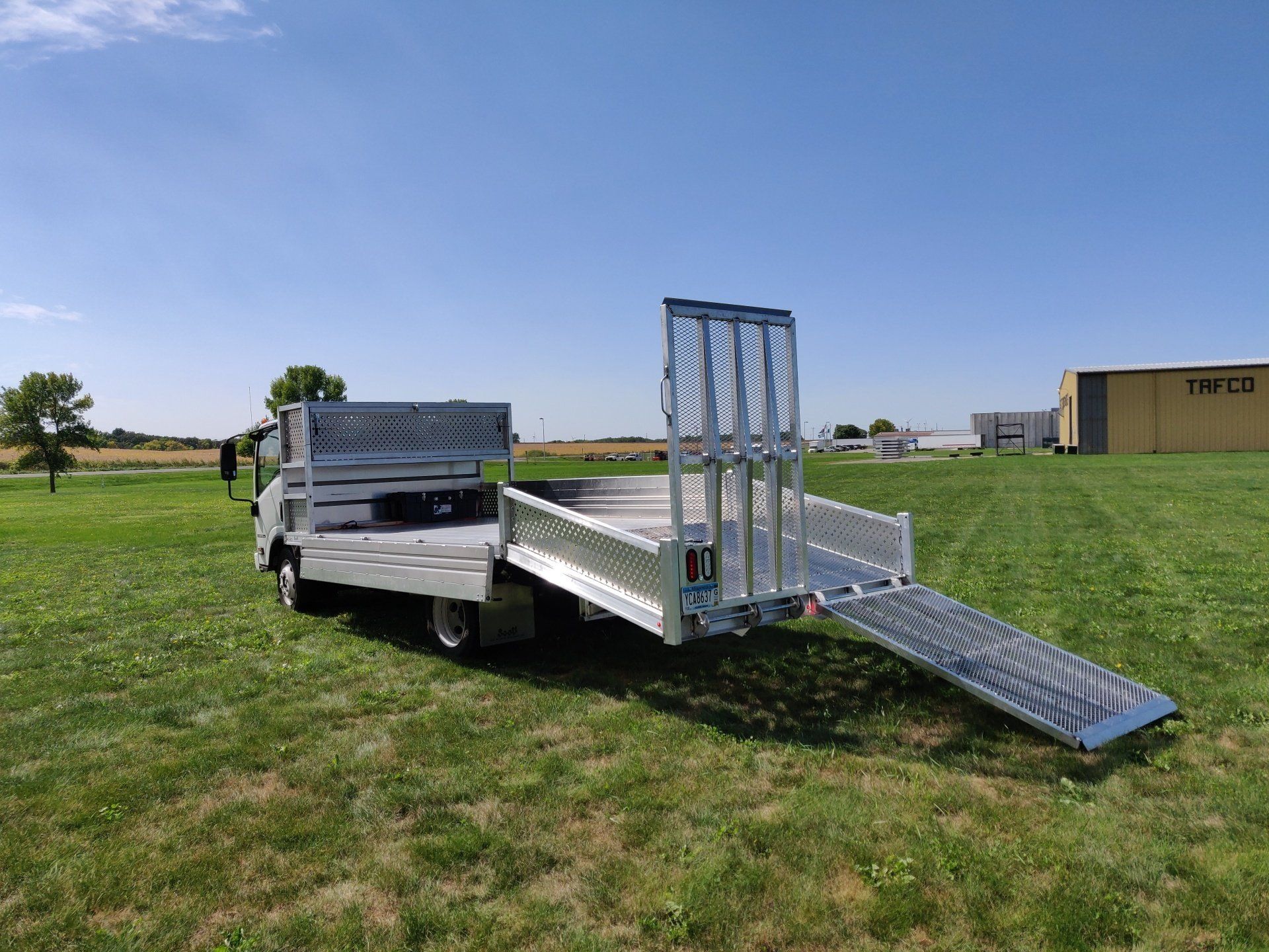 Truck Bodies & Lift Hoists | Tafco Equipment Co.