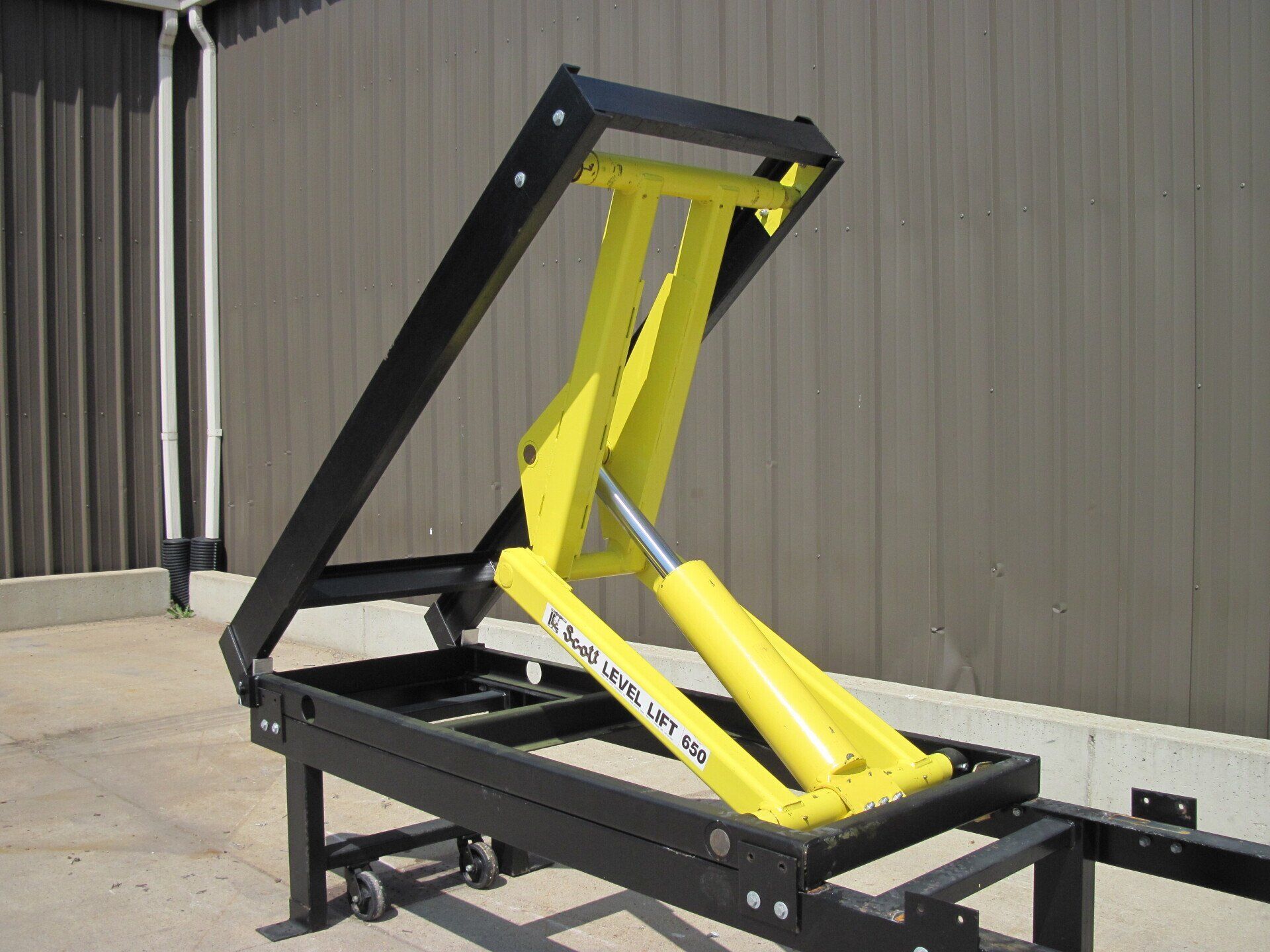 Truck Bodies & Lift Hoists | Tafco Equipment Co.