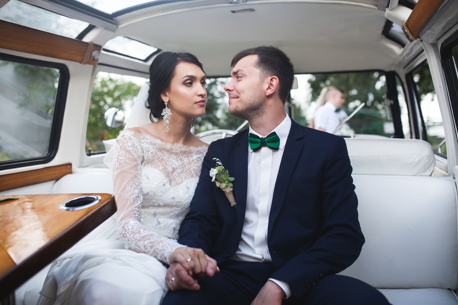 Creating the Perfect Entrance with Wedding Limo Services