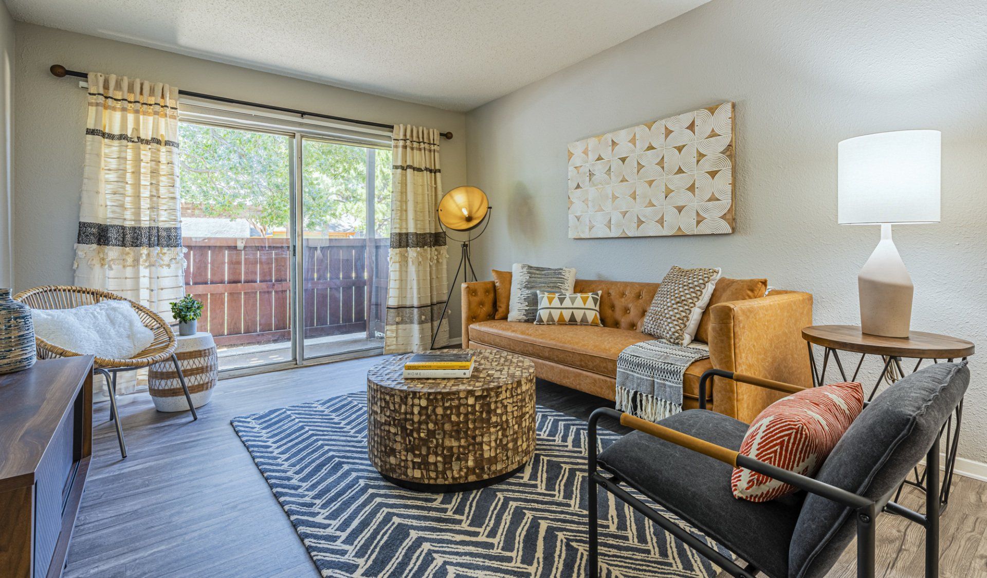 WELCOME HOME | 2121 APARTMENTS