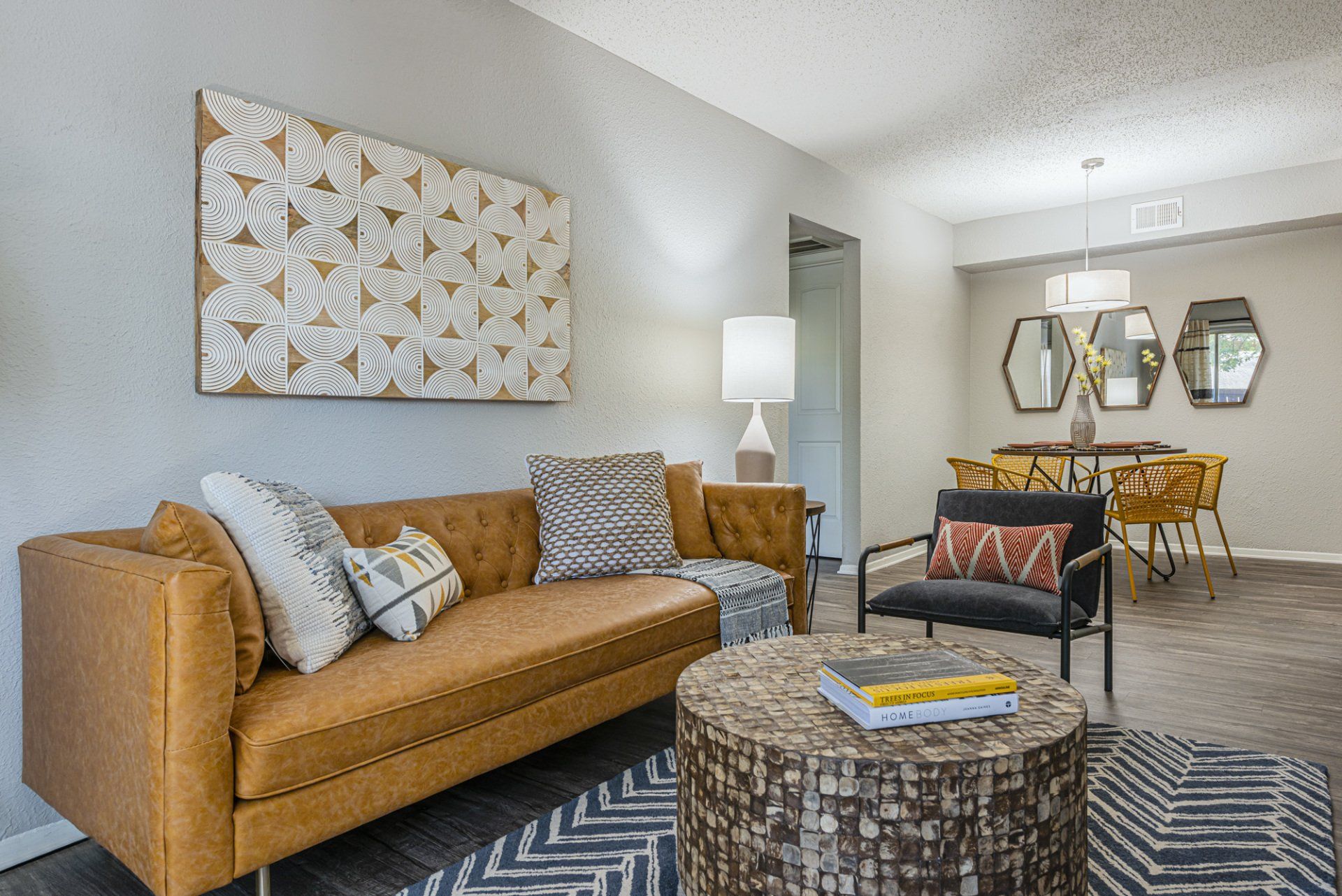 WELCOME HOME | 2121 APARTMENTS