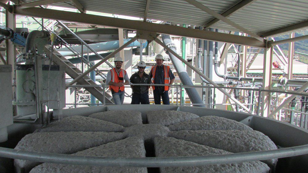 Level measurement probes for flotation applications