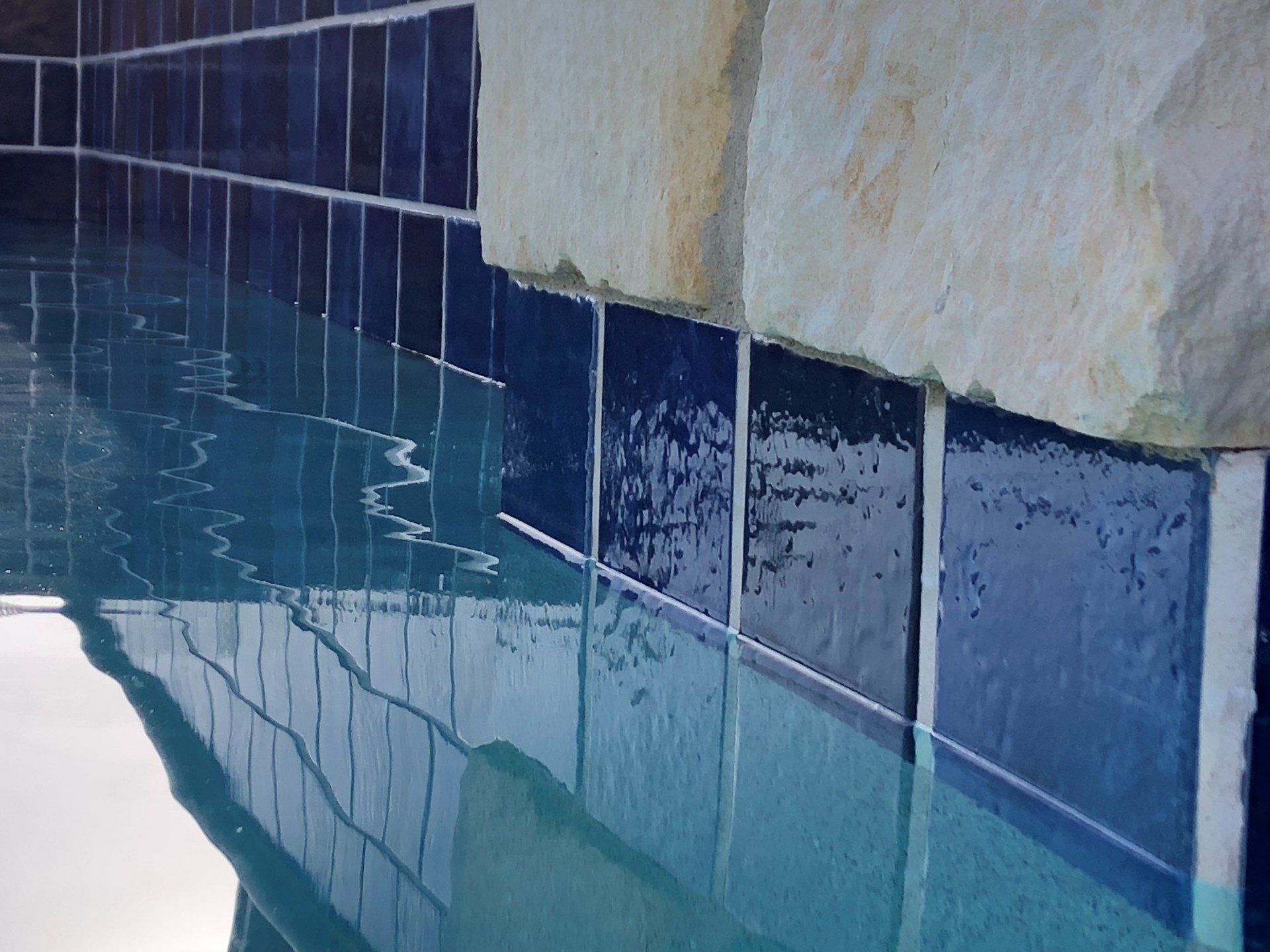 TR3 | Makes Old Damaged Pool Tiles and Glass Look New Again