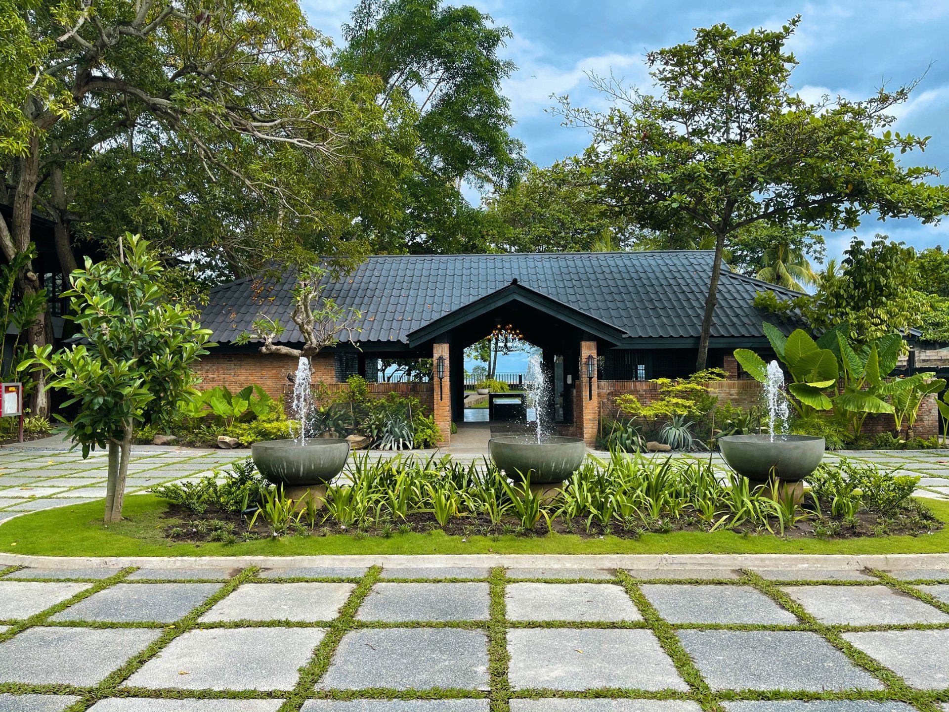 THE HENRY HOTELS AND RESORT | Philippines