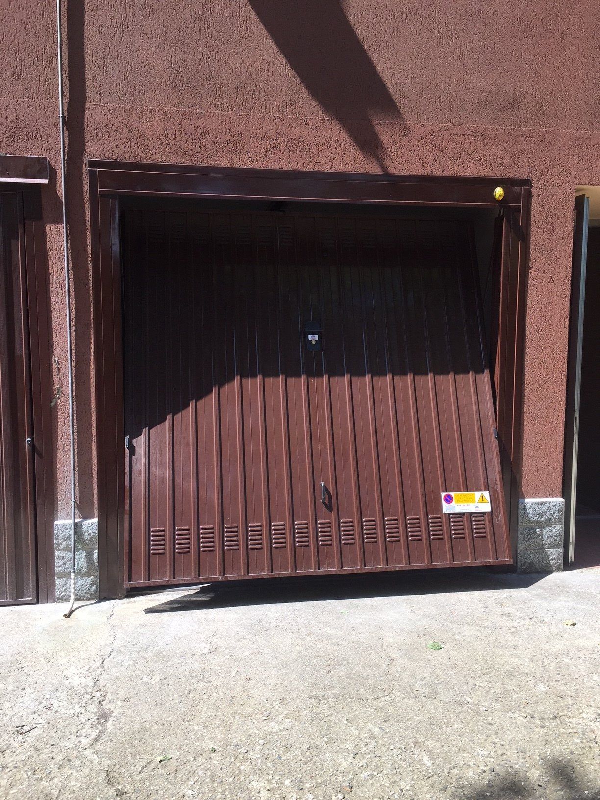 Porte basculanti per box auto | Saronno, VA | Lavinfer