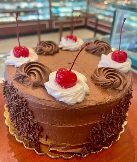 Alpine Pastry Shoppe - Long Island Custom Bakery, Cakes, Pastries ...