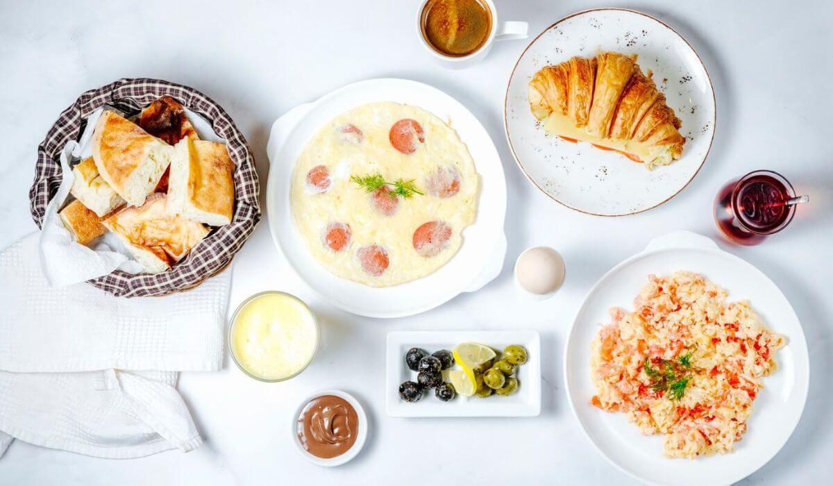 How to Create the Perfect Breakfast Platter: Tips and Ideas