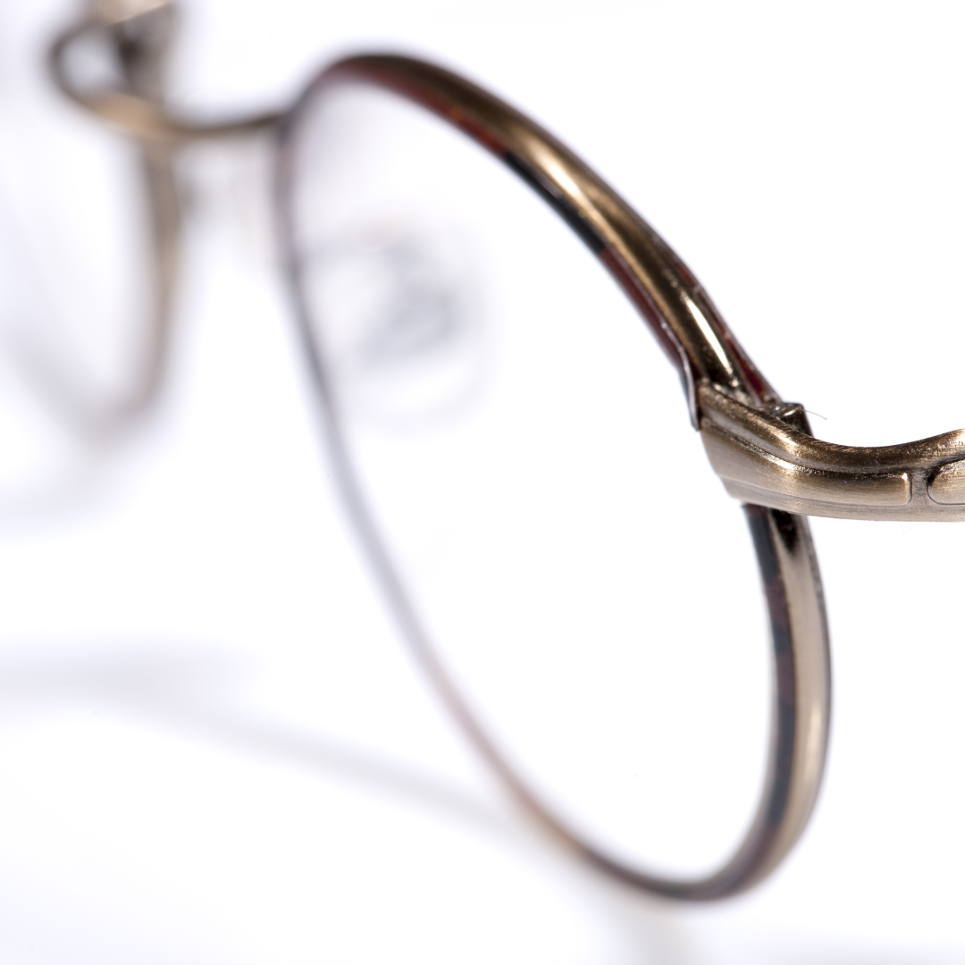 3 Benefits of Anti-Reflective Coating for Your Eyeglasses