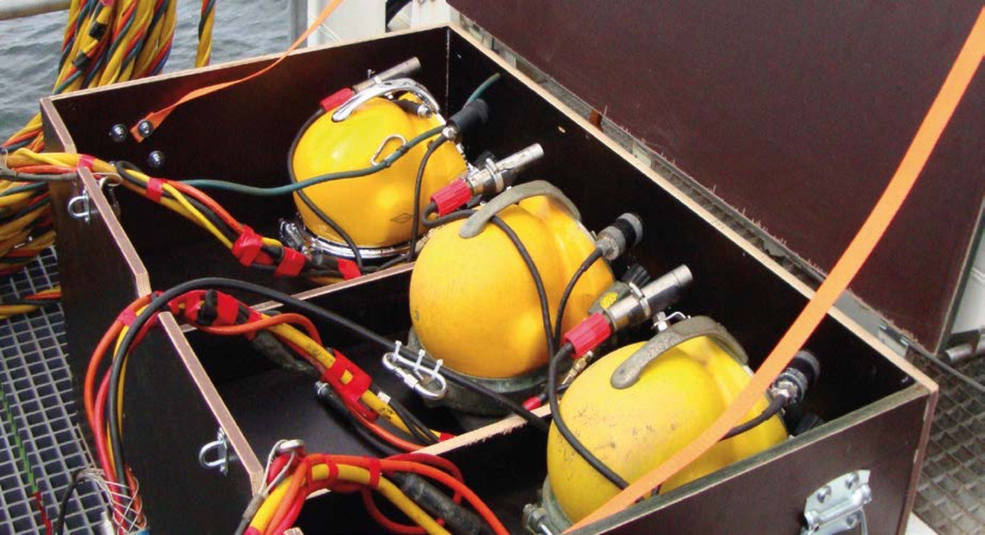 Overview of underwater cleaning technologies