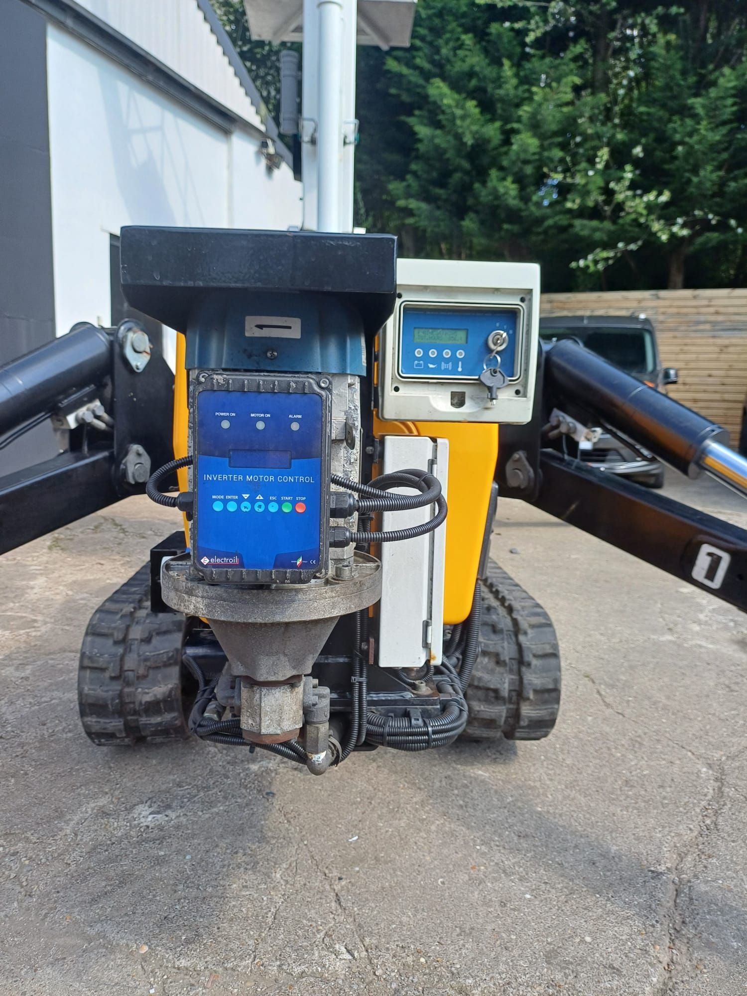 Gallery | Used Powered Access and Scissor Lift Machines at Euracess