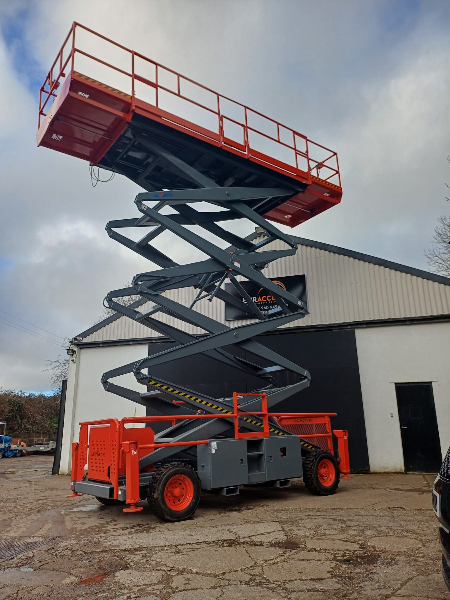 Gallery | Used Powered Access and Scissor Lift Machines at Euracess