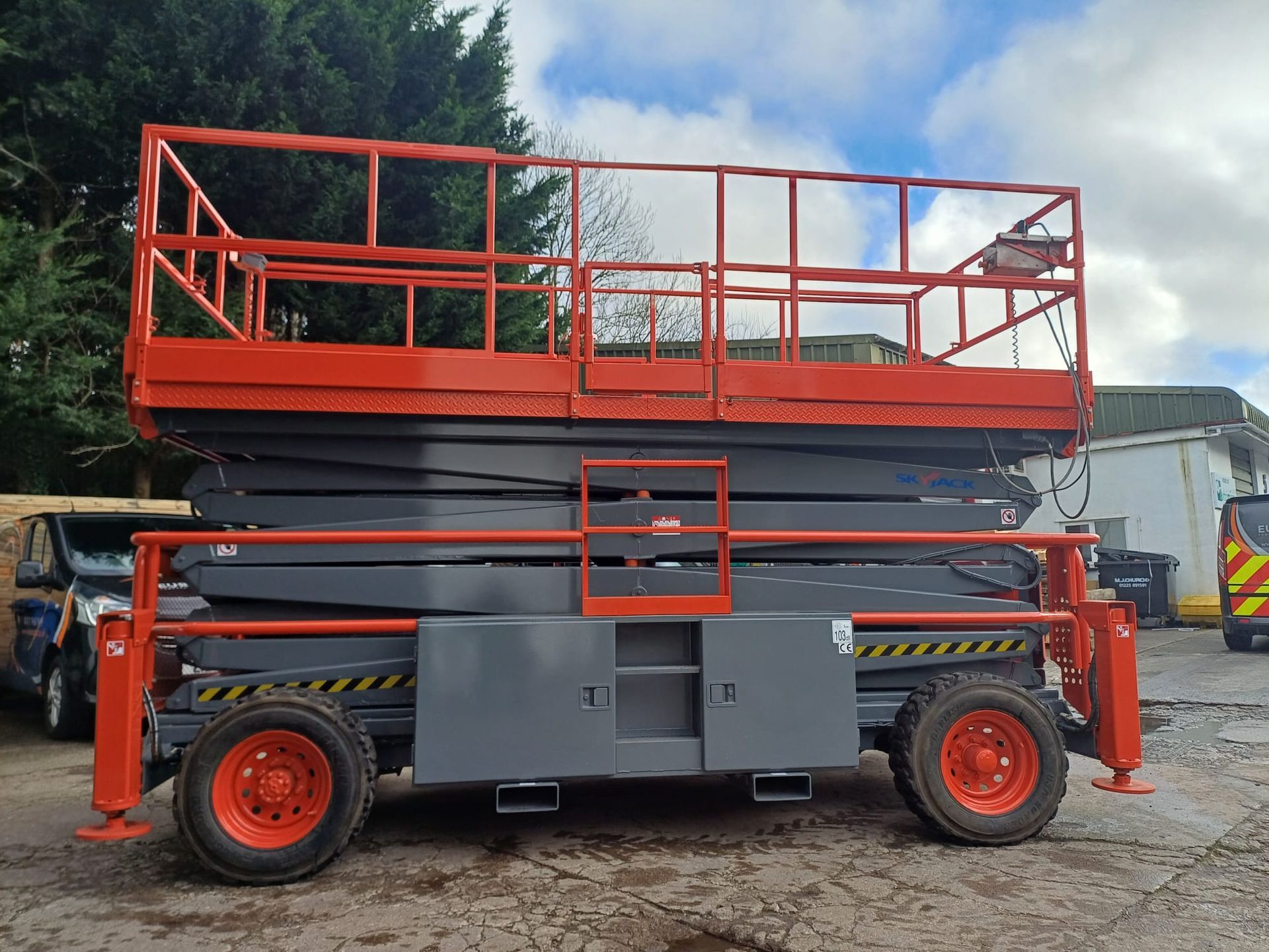 Gallery | Used Powered Access and Scissor Lift Machines at Euracess
