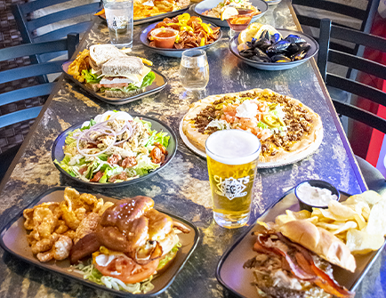 Cleats | Wings | Burgers | Family Friendly Restaurant