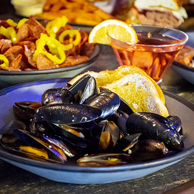 Cleats | Wings | Burgers | Family Friendly Restaurant