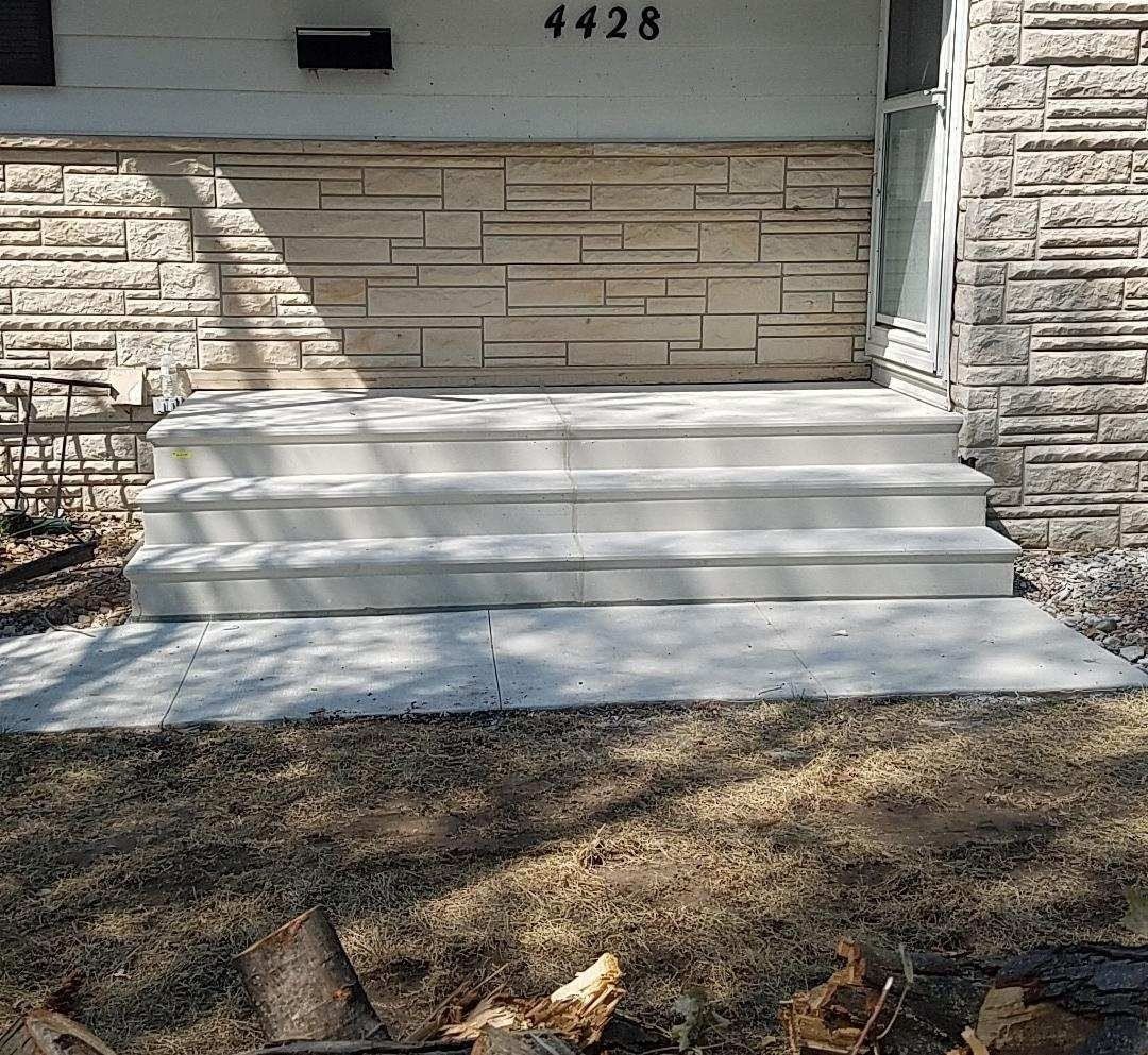Precast Concrete Step Pads | Cedar Rapids, Fort Dodge, Marion & Des ...