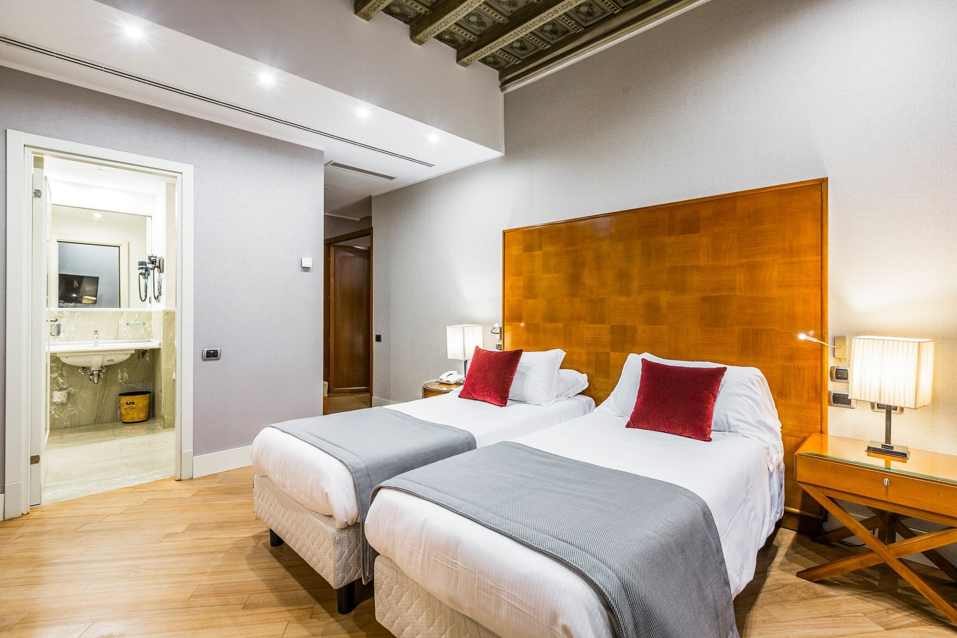 Hotel suites in central Rome | Rome | ReMarhotels Srl