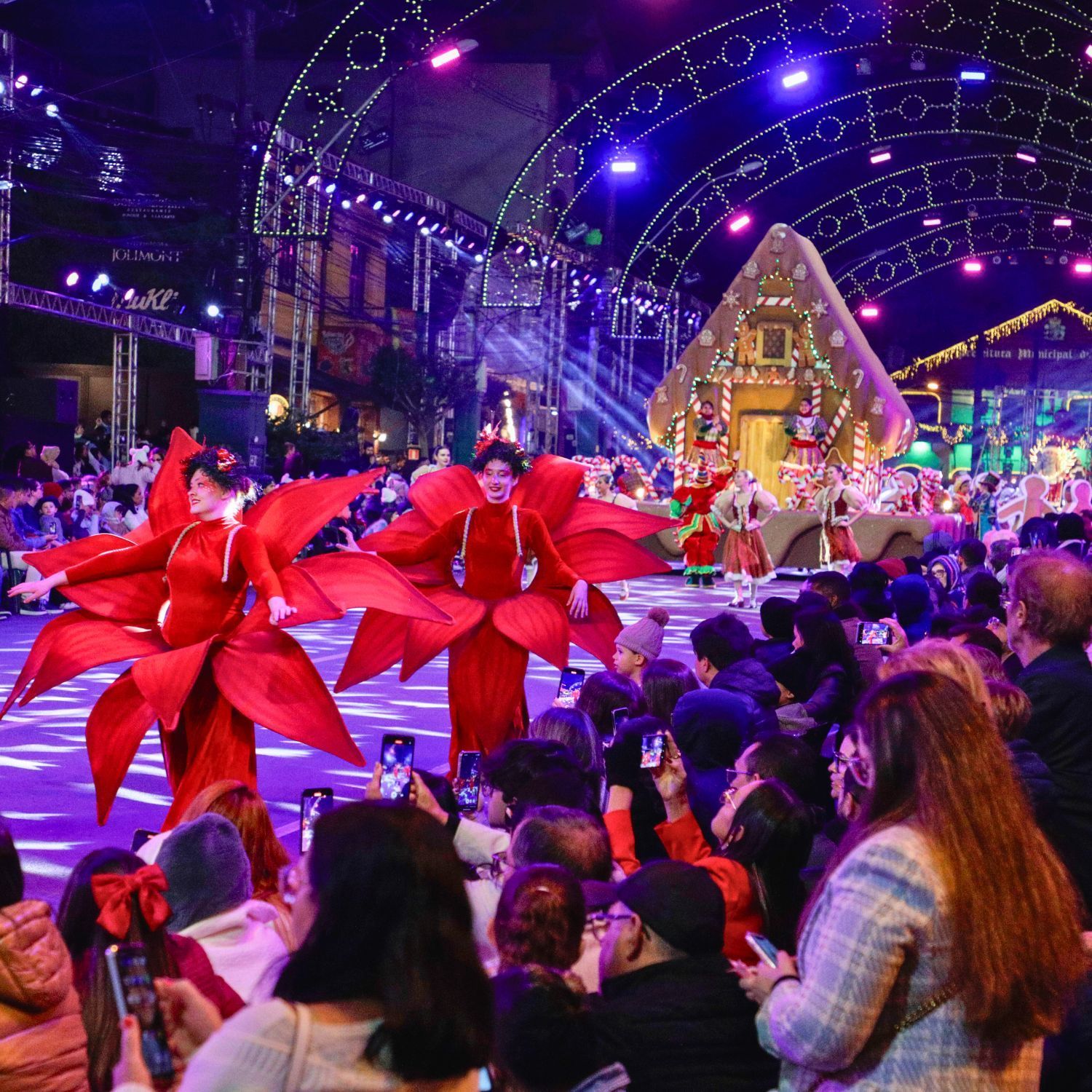 Desfile de Natal seguirá na Avenida das Hortênsias Natal Luz 2025