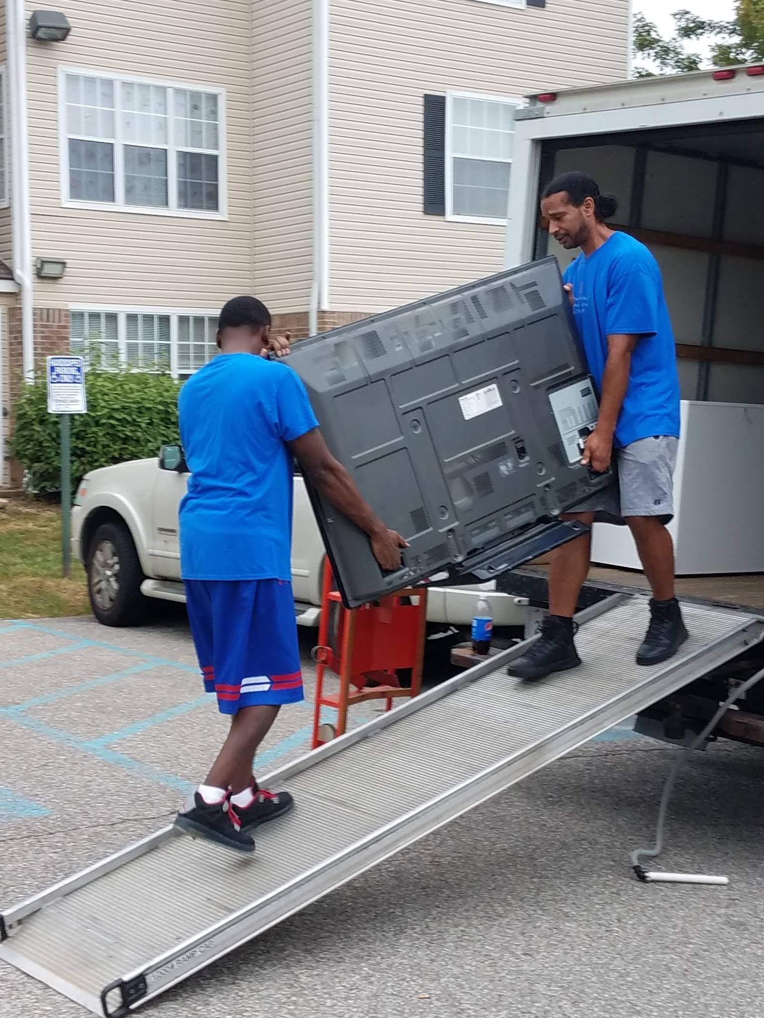 Professional Furniture Moving Services | Move Time Movers