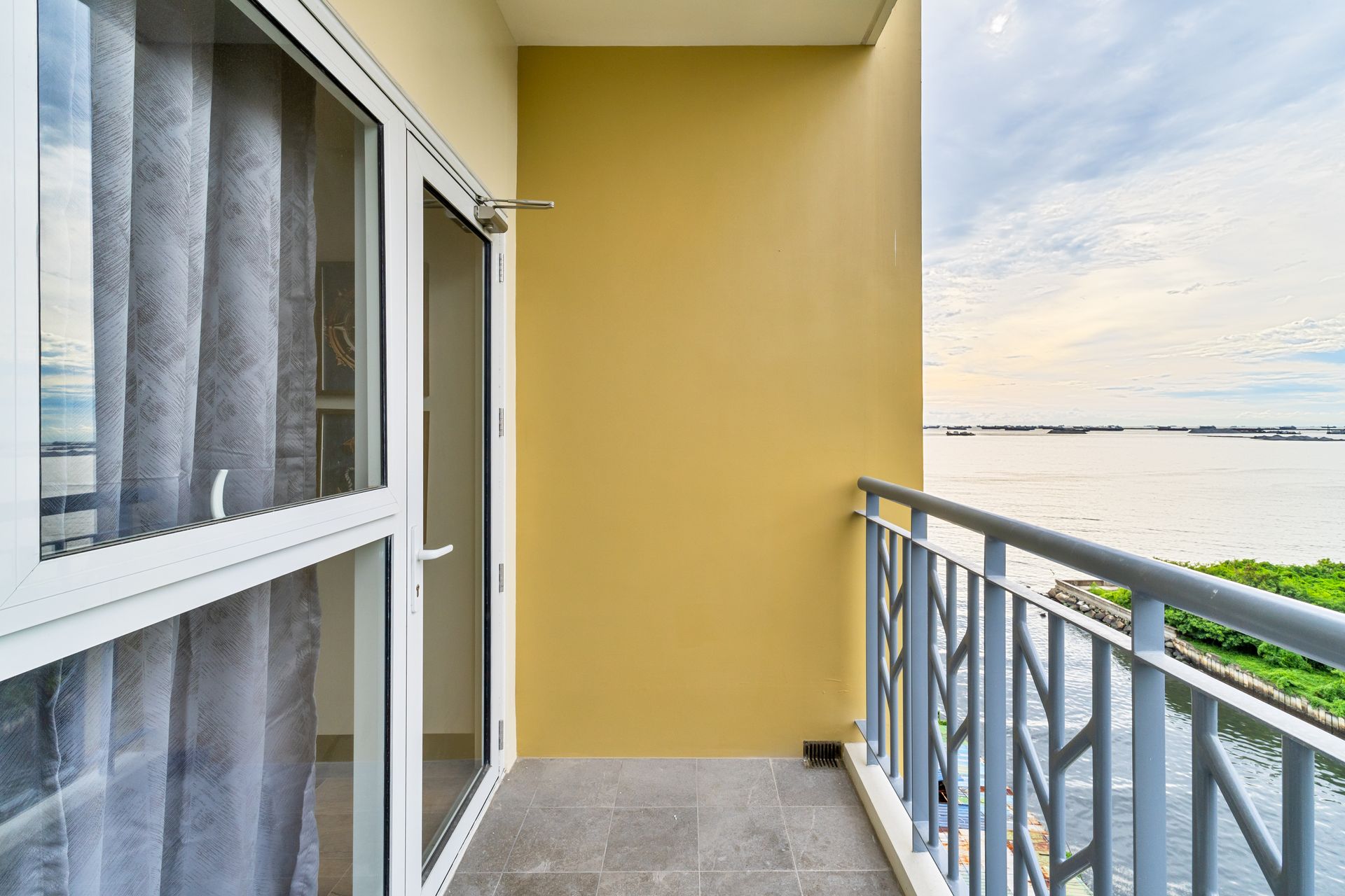 About Bayshore Luxe | Luxury Stay in Paranaque, Manila