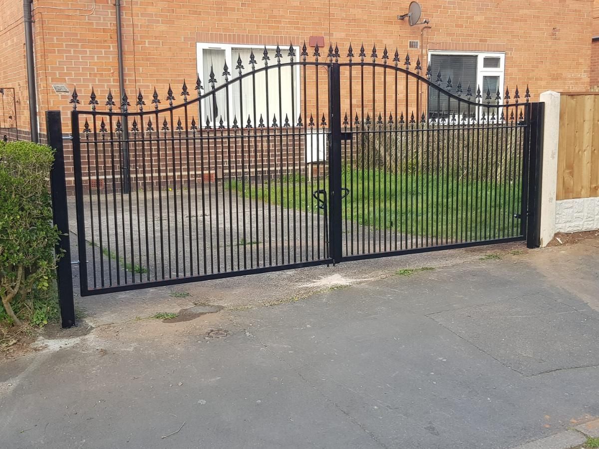 Metal Driveway Gates Nottingham | Metal Famed Wooden Driveway Gates