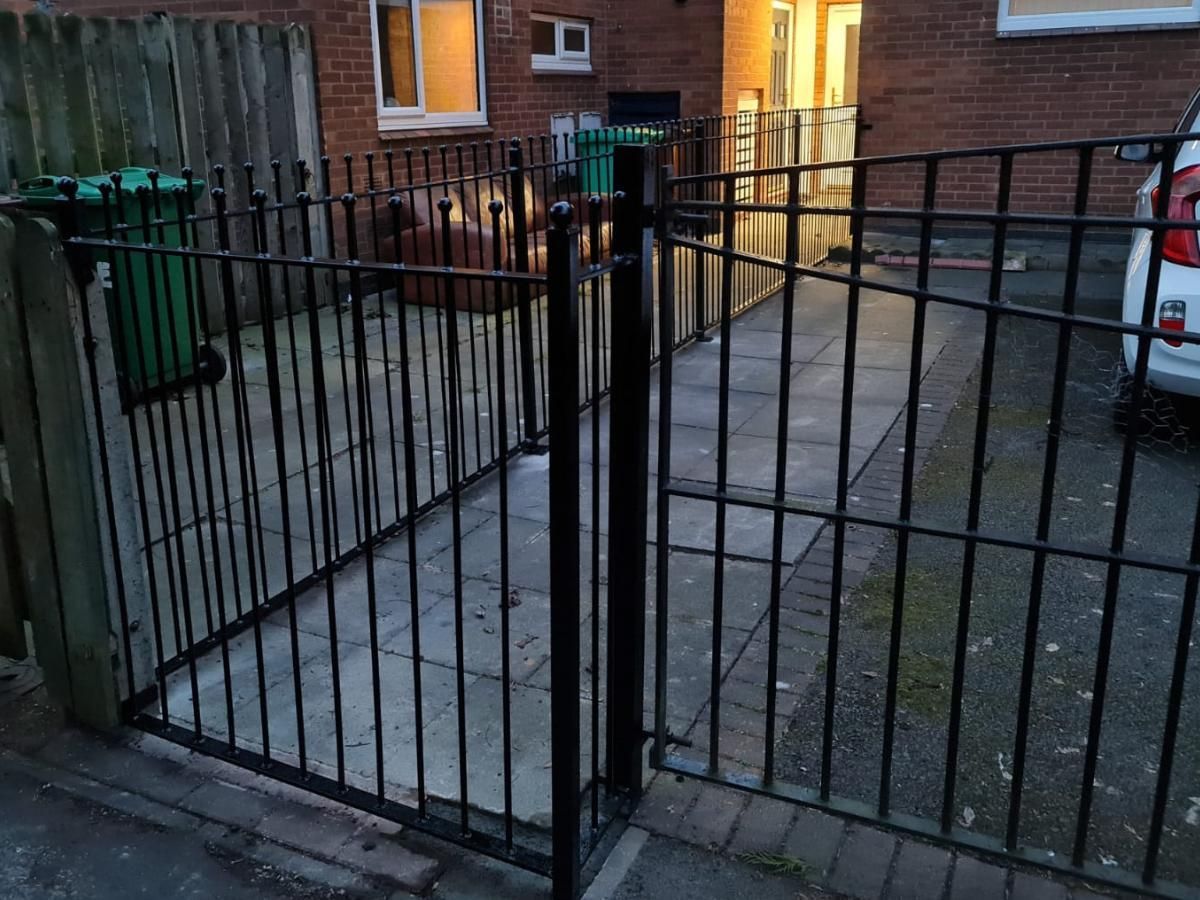 Metal Railings - Garden, Vertical Bar, Bow Top, Ball Top, Nottingham