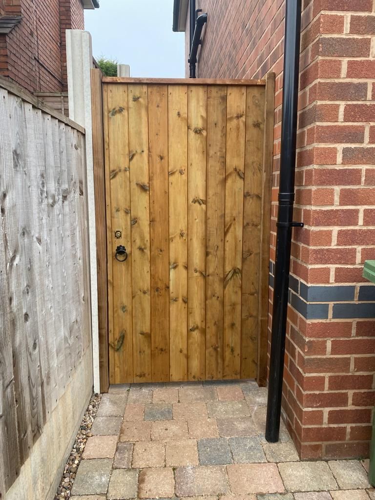 Wooden Gates Nottingham | Made to Measure - Nottingham Fencing