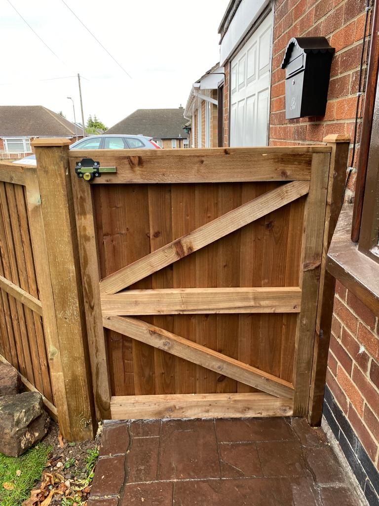 Wooden Gates Nottingham | Made to Measure - Nottingham Fencing