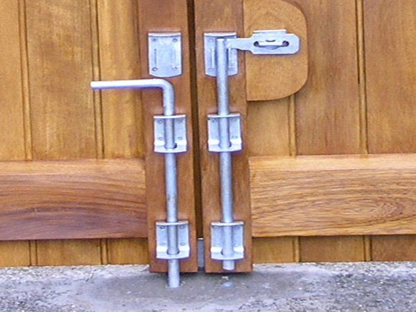 Contemporary driveway gates | Oak Gate Joinery Ltd