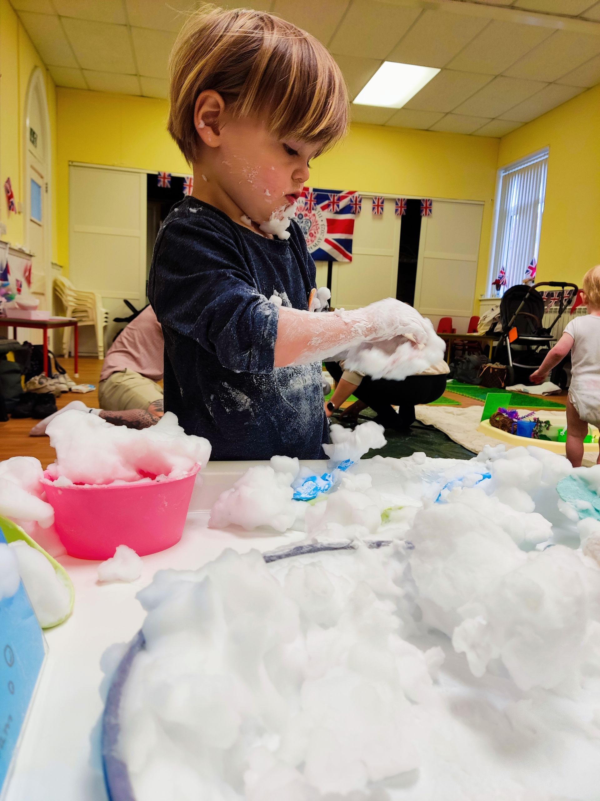 Buzz & Roar Mess Play Explore