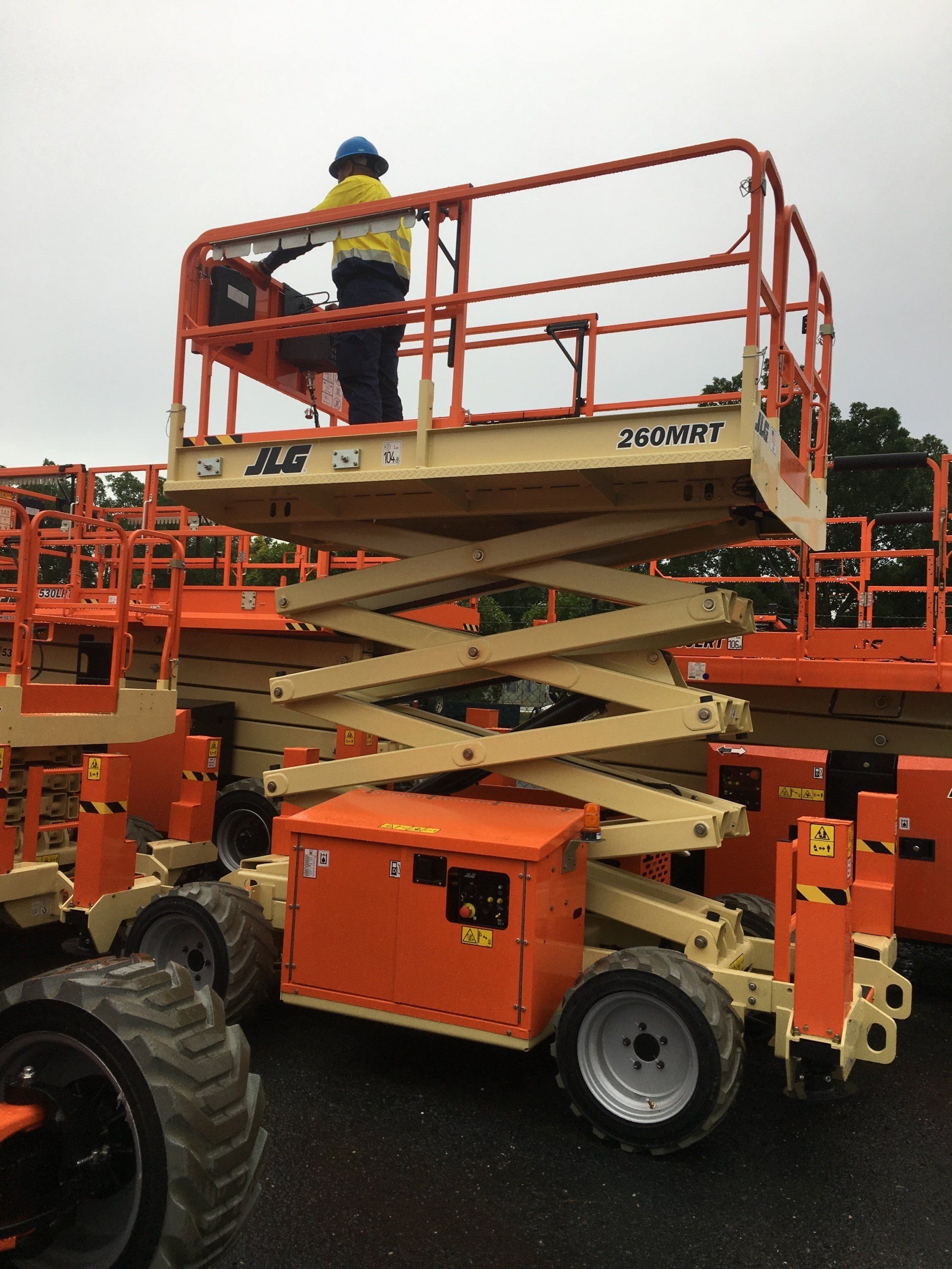 EWP ( Elevating Work Platform ) Training For Scissorlifts / Boomlifts ...